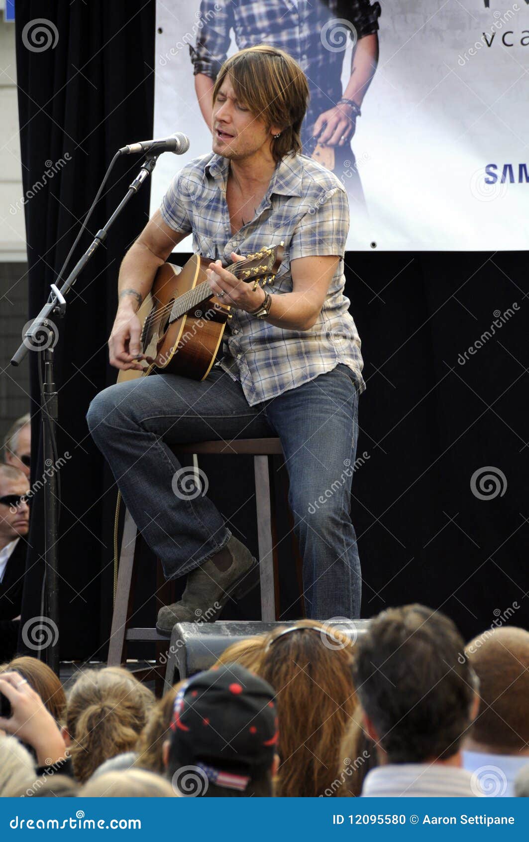 Keith Urban Performing Live Editorial Image - Image of guitar ...
