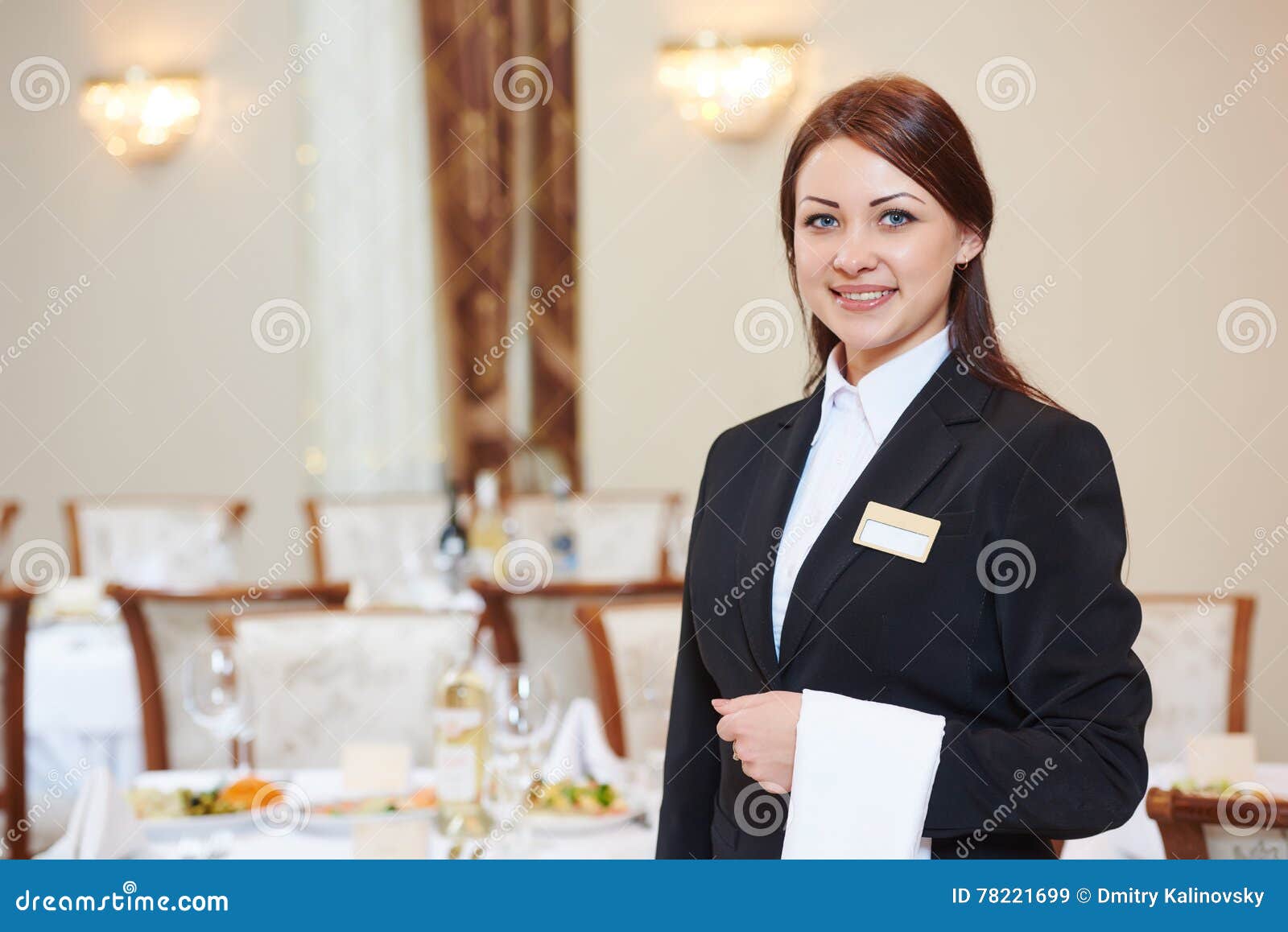 Kellnerin am Catering Im Restaurant Stockbild - Bild von frau ...