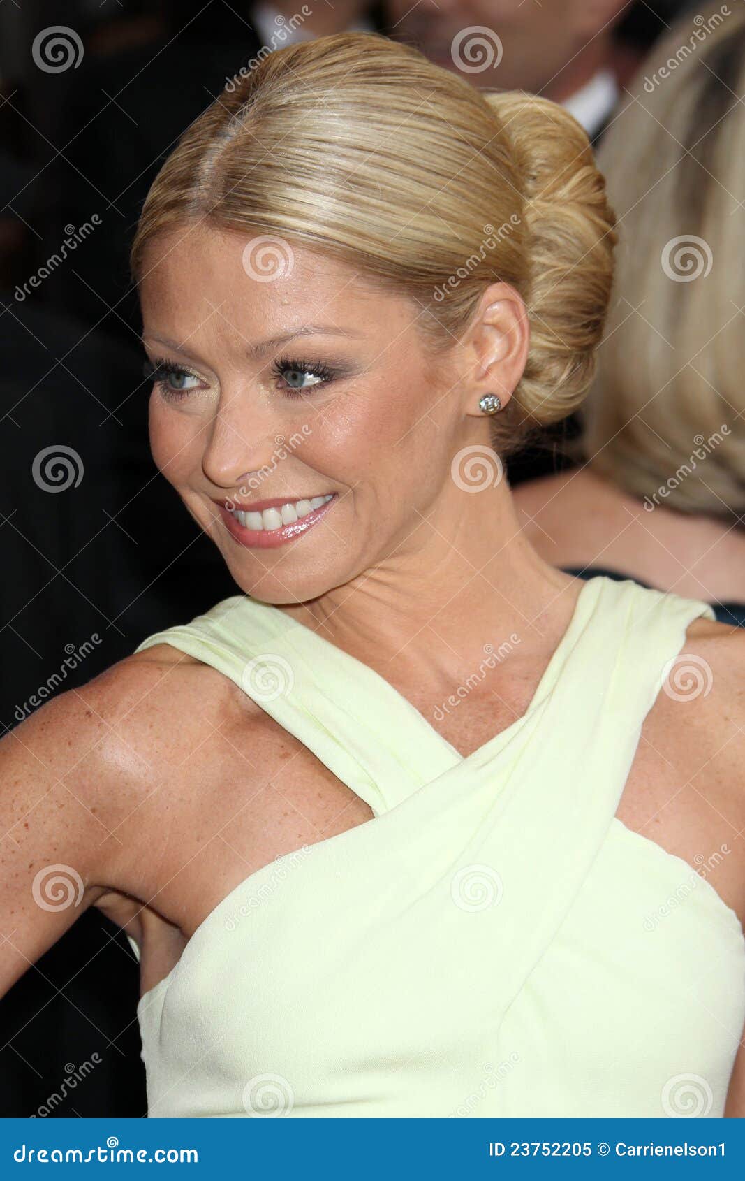 Kelly Ripa editorial image. Image of 84th, february, center - 23752205
