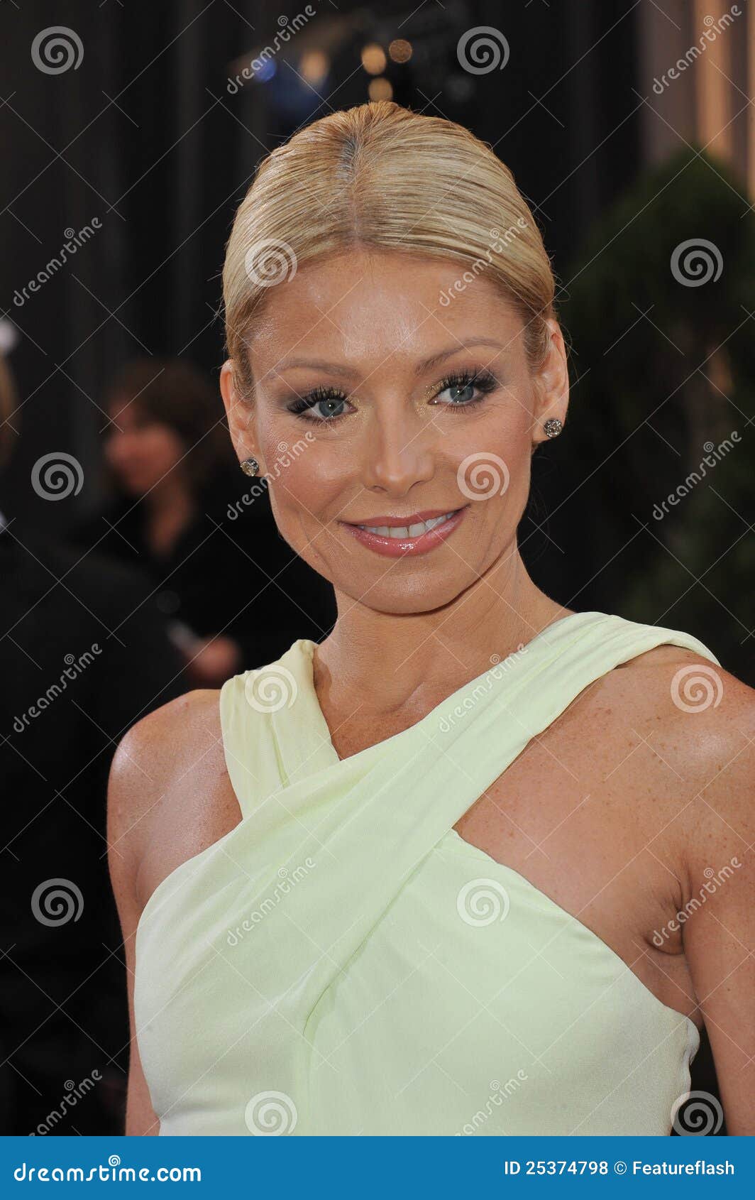 Kelly Ripa editorial stock photo. Image of smith, highland - 25374798