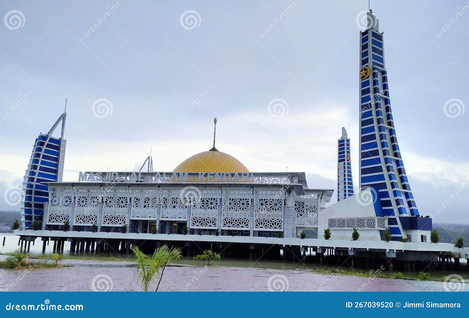 Kendari Al-alam Mosque is Truly Amazing Stock Photo - Image of city ... Kendari Al-alam Mosque is Truly Amazing Stock Photo - Image of city ...