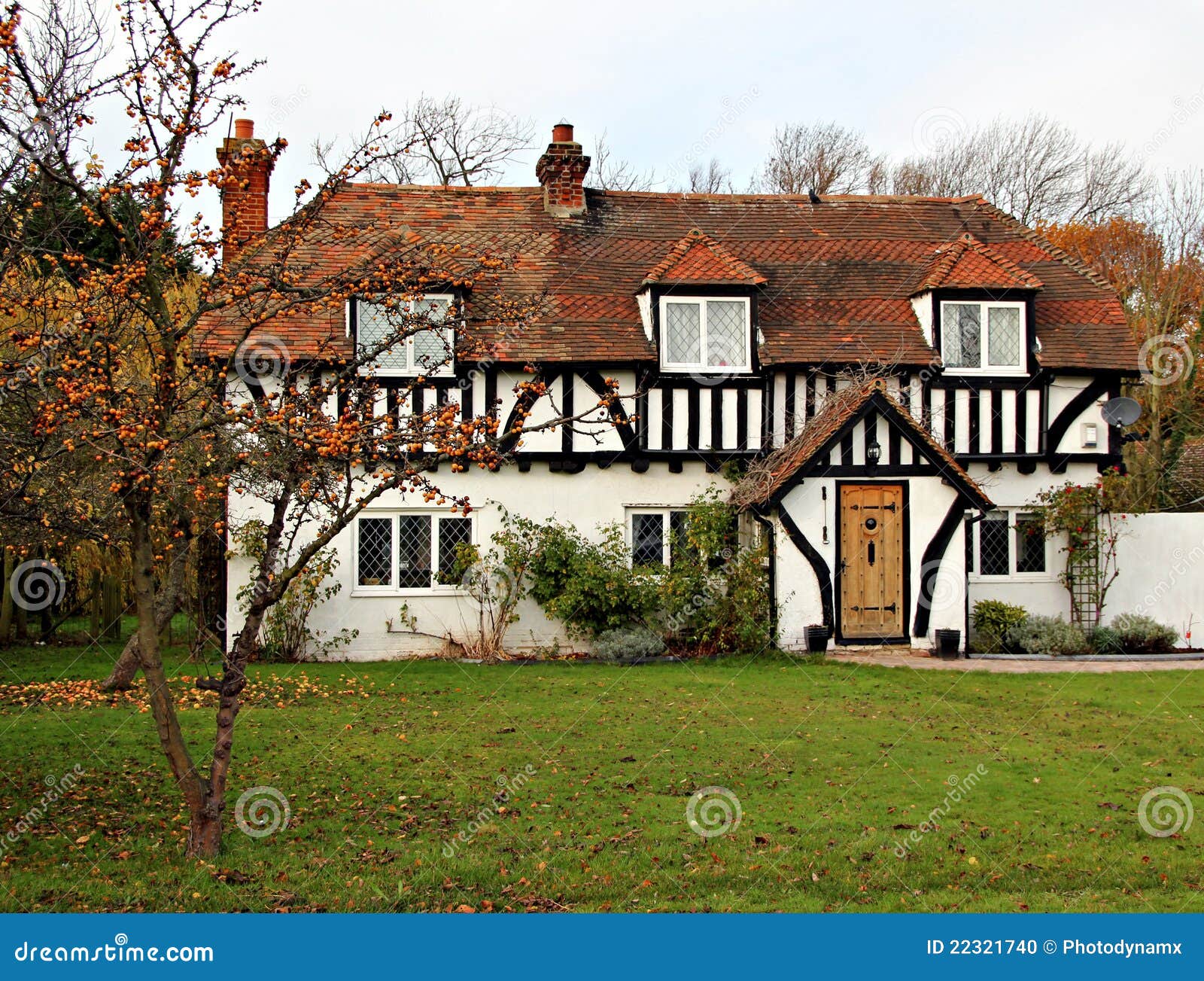 Kentish country cottage stock photo. Image of beautiful - 22321740