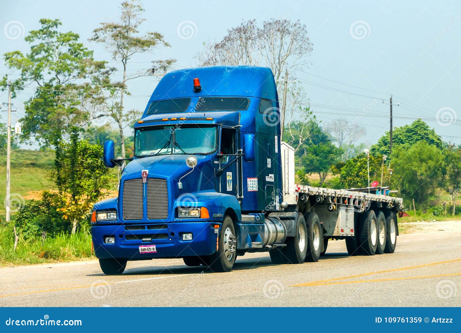 Kenworth T600 imagen de archivo editorial. Imagen de salida - 109761359