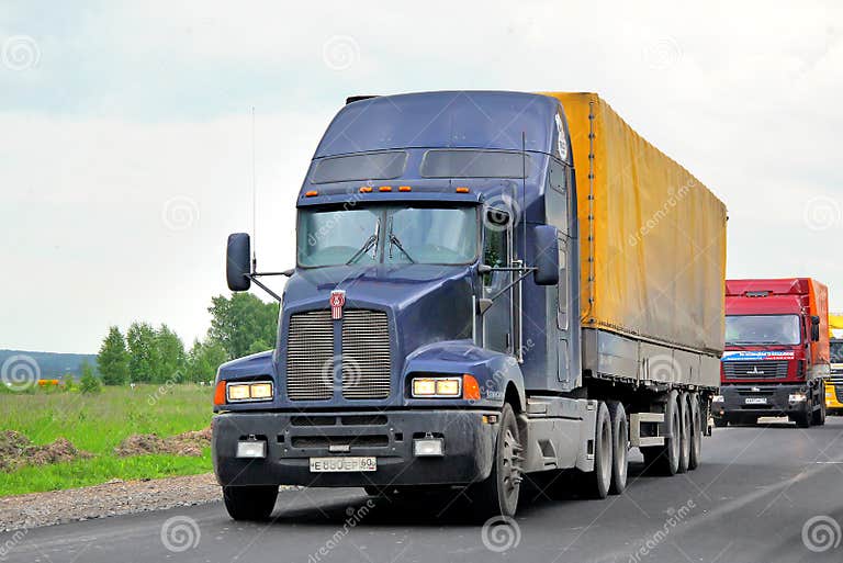 Kenworth T600 foto editorial. Imagen de exprese, semicerrado - 39281726