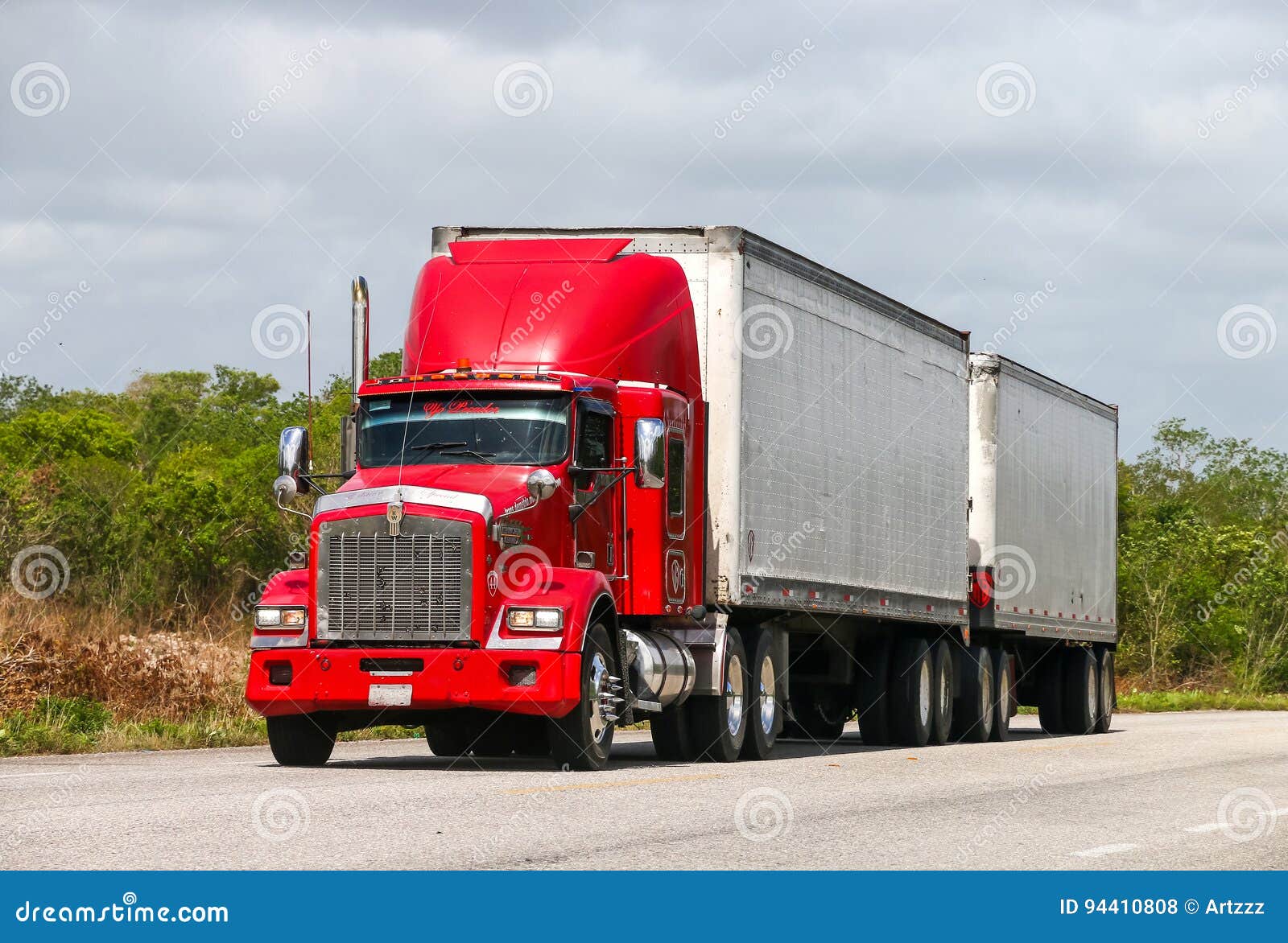 Kenworth T800 photo stock éditorial. Image du longtemps - 94410808