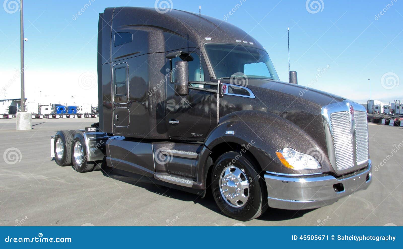 Kenworth T680 2015 Truck editorial photo. Image of brown - 45505671