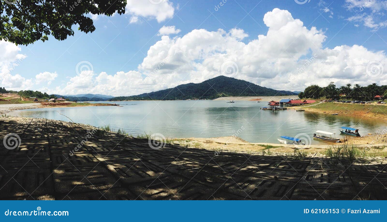 Kenyir Lake editorial stock photo. Image of lake, kenyirlake - 62165153