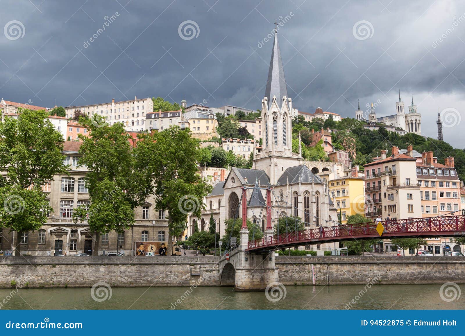 Kerk van St George, Lyon redactionele afbeelding. Image of lady - 94522875