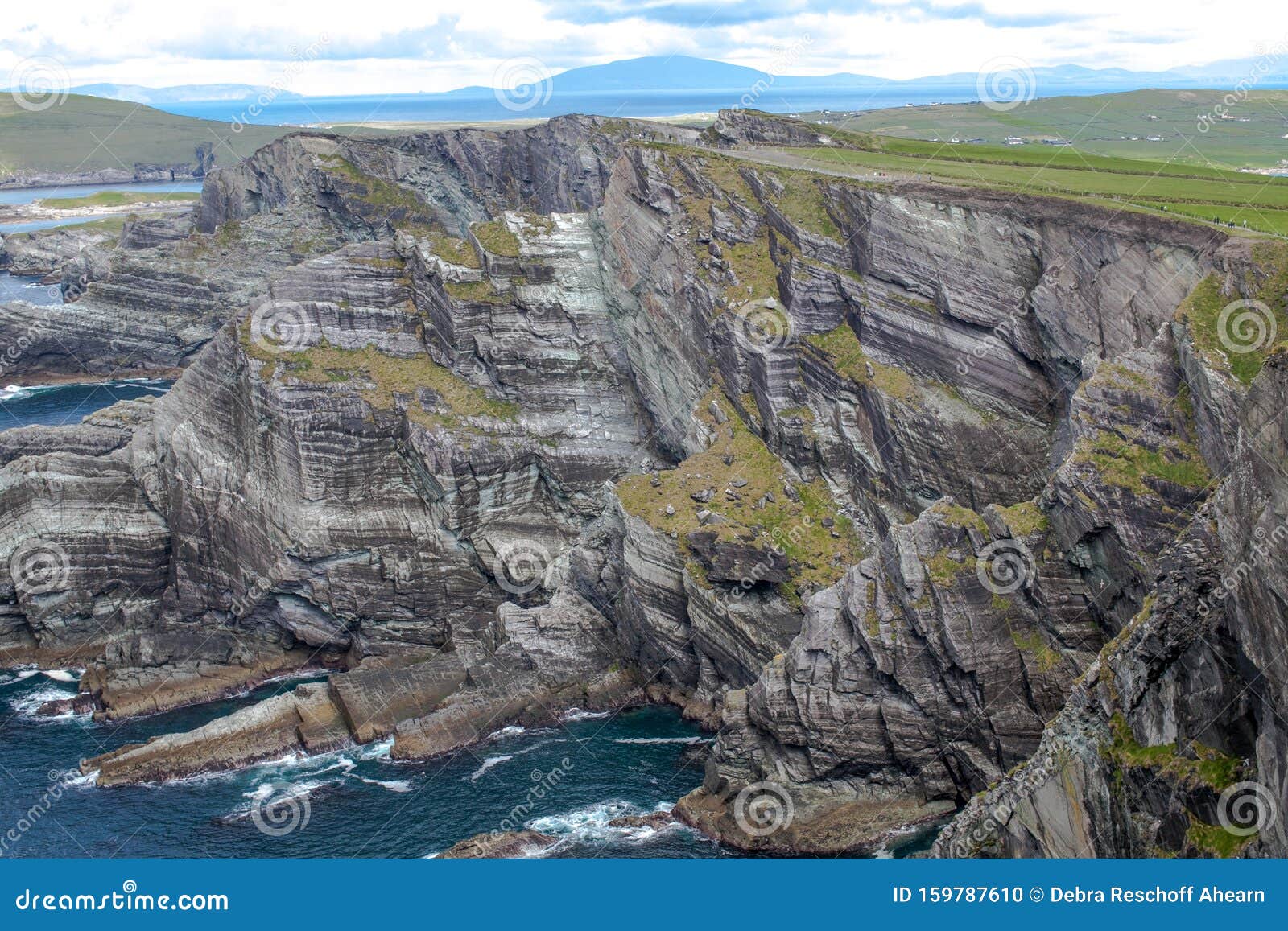 The Kerry Cliffs Along the Ring of Kerry on the Wild Atlantic Way Stock ...