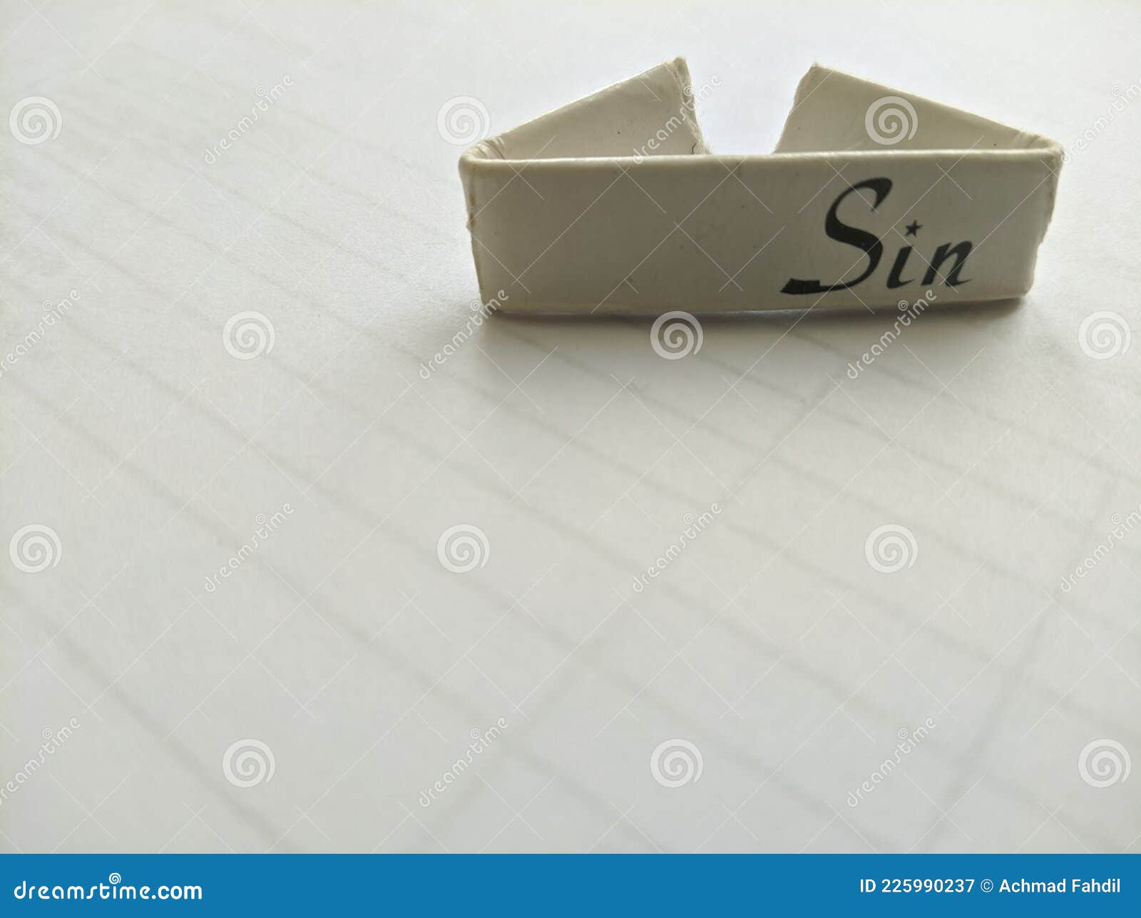 Kertas bertulisan sin stock image. Image of label, font - 225990237