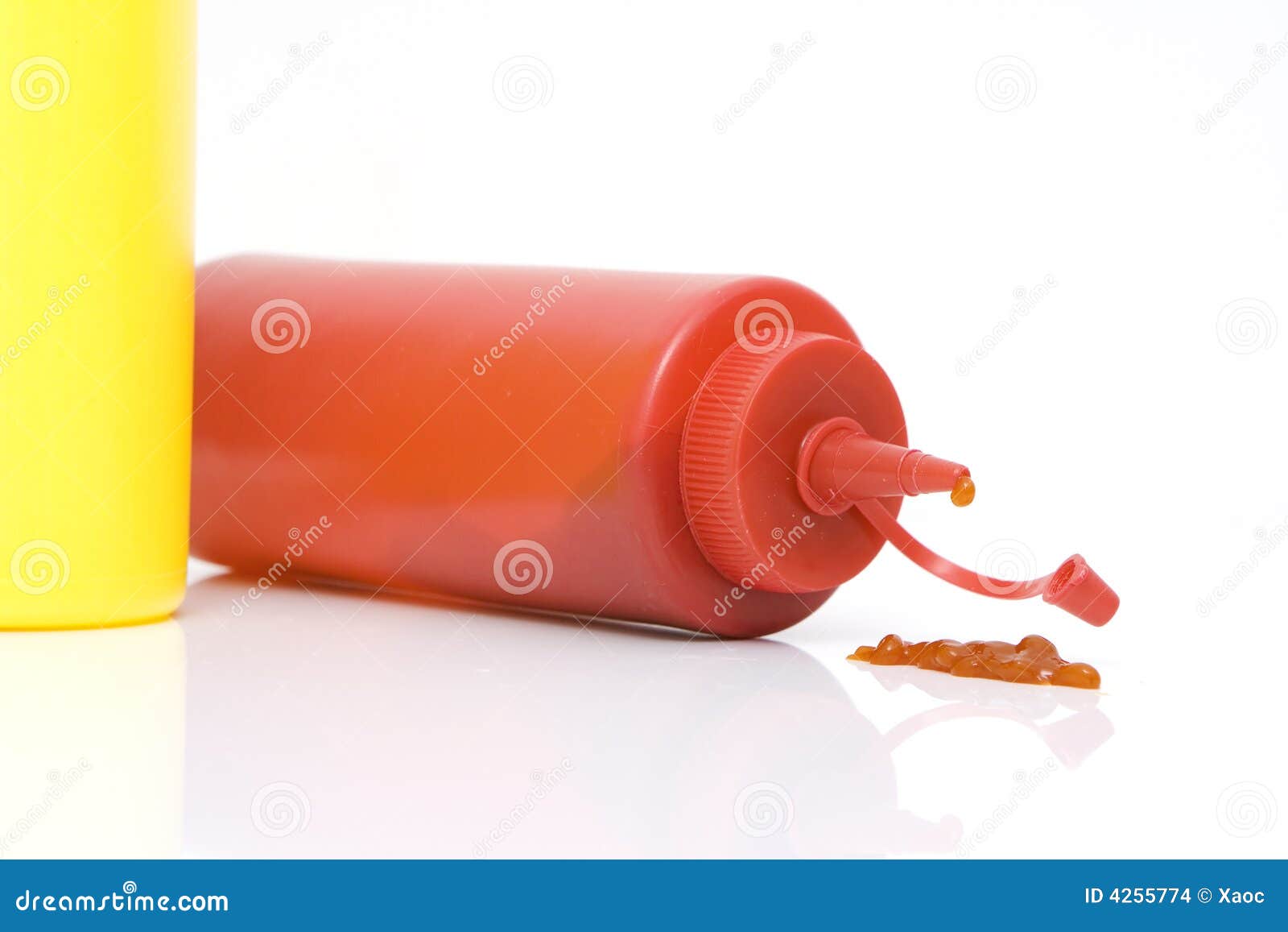 Ketchup spilling stock photo. Image of reflection, mustard - 4255774