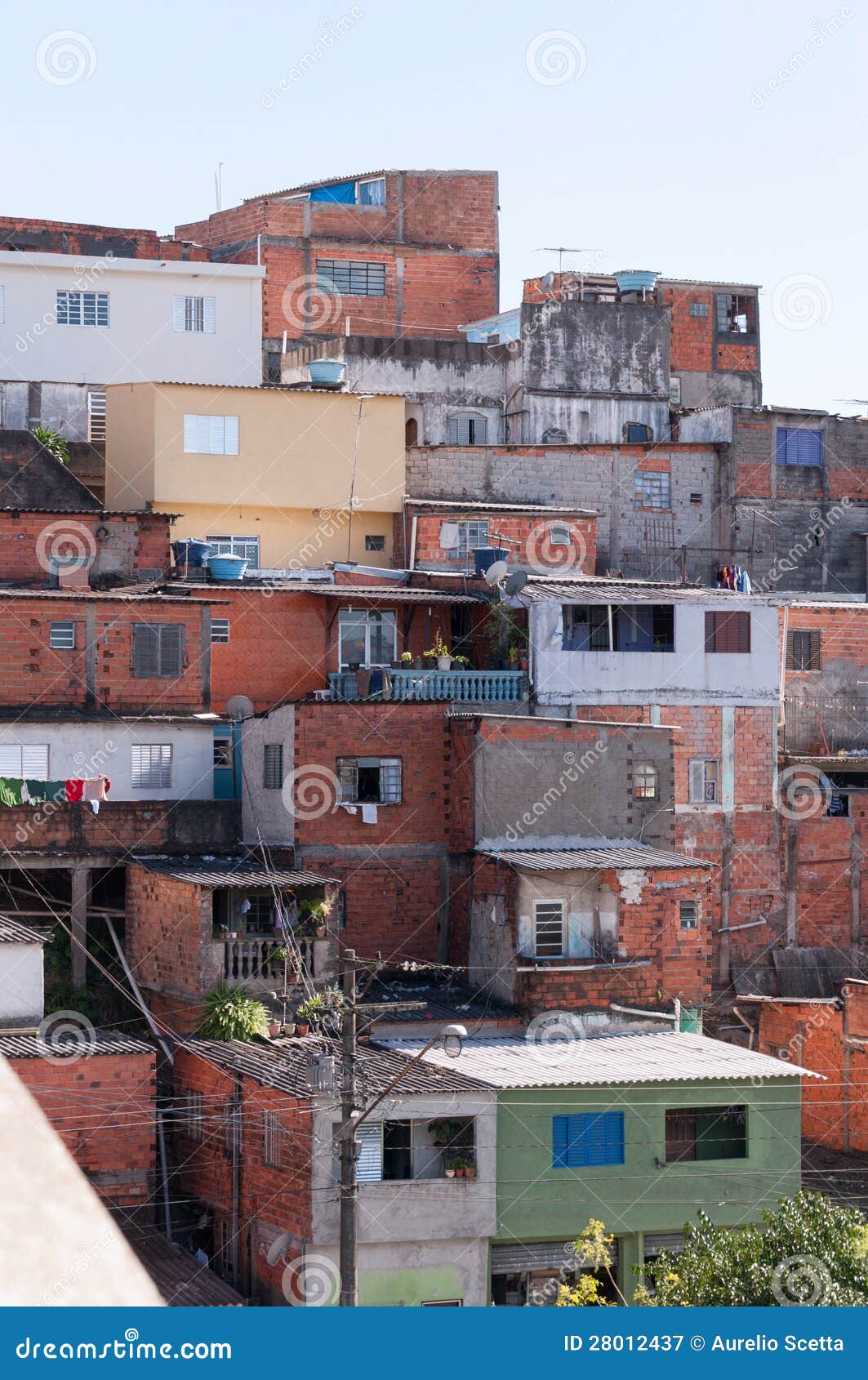 Keten in De Krottenwijk in Sao Paulo Stock Afbeelding - Image of barak ...