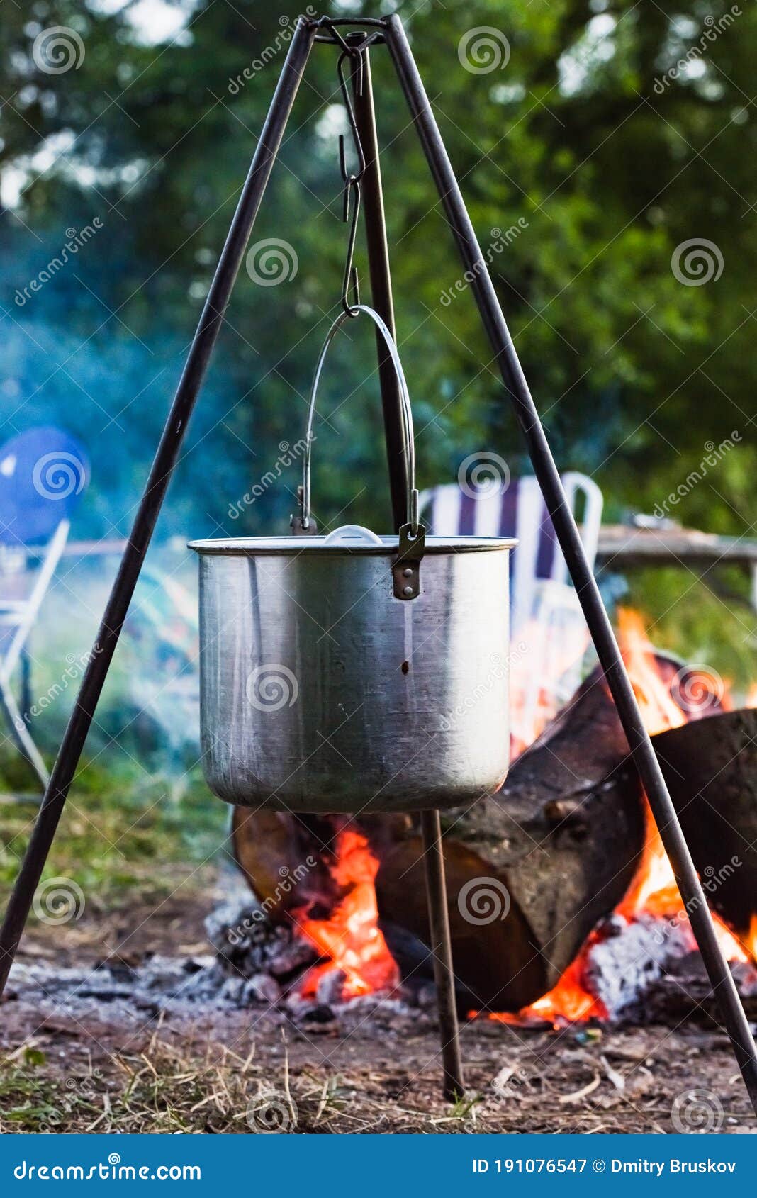 Kettle on a tripod stock image. Image of firewood, outing - 191076547