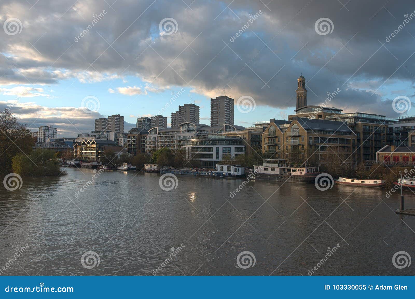 Kew bridge 2 stock image. Image of autumnal, fall, bridge - 103330055