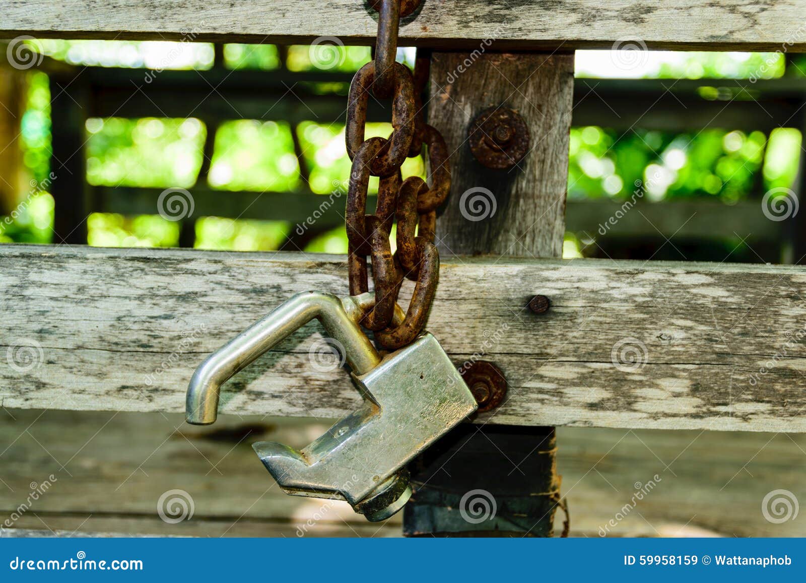 Key and old chain. stock image. Image of safety, brass - 59958159