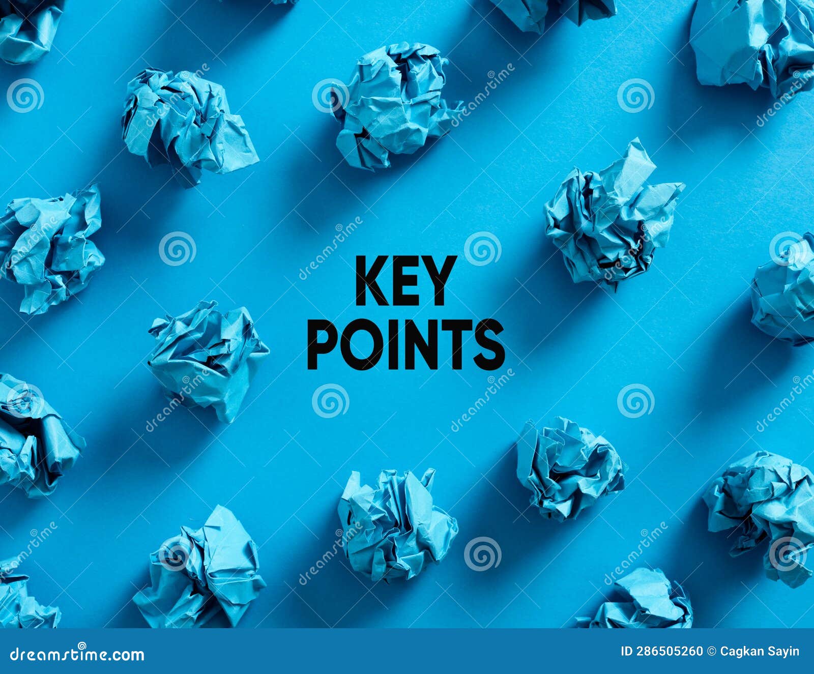 Key Points Message with Crumpled Blue Paper Balls on Blue Background ...