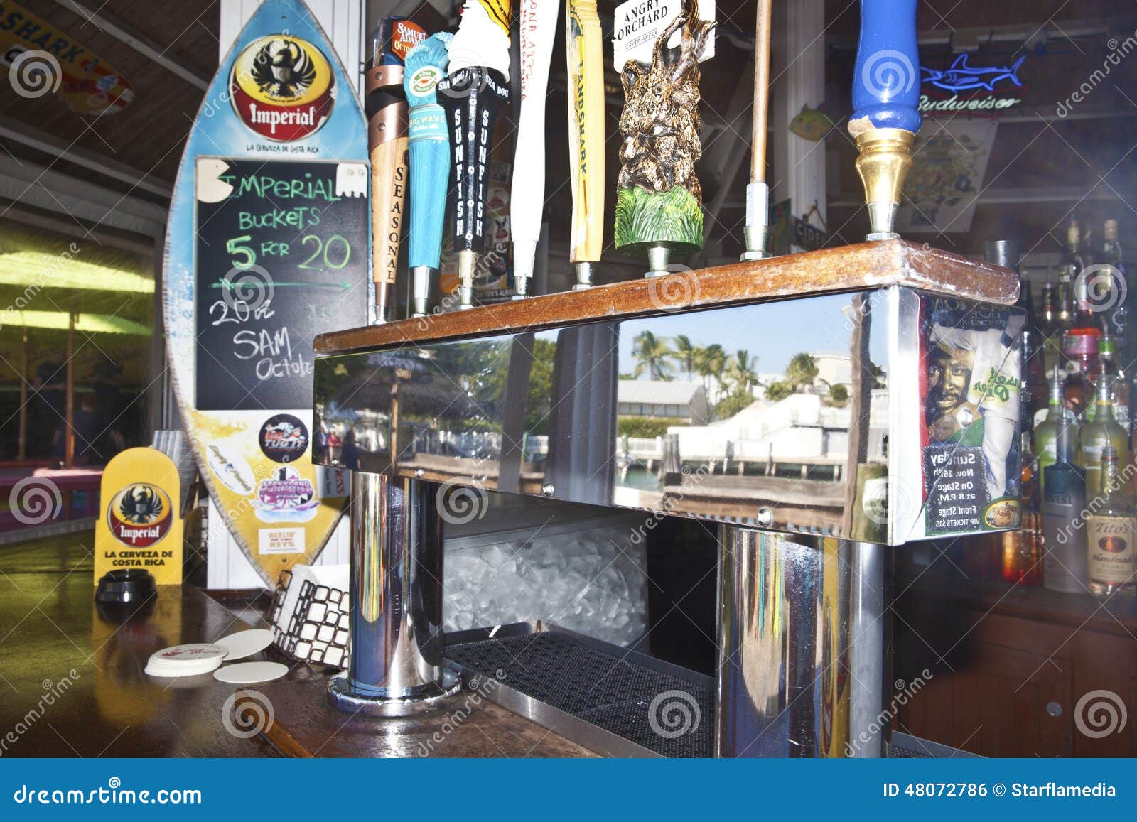 Key West Drinks editorial photo. Image of place, beer - 48072786
