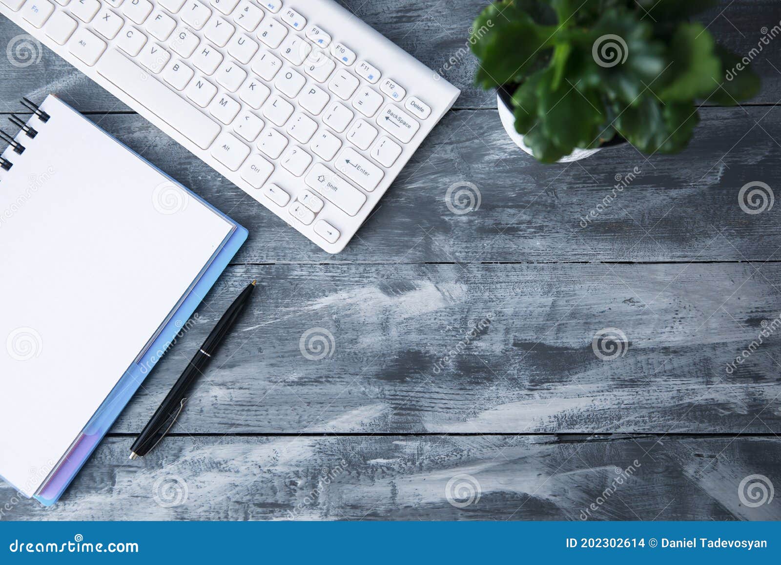 Keyboard with notepad stock photo. Image of page, paper - 202302614
