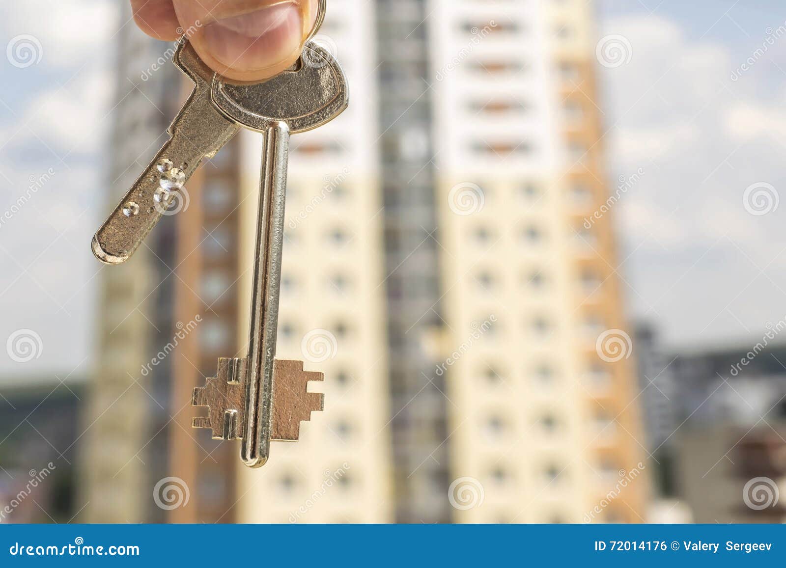 The Keys and the Drawing of a New Residential Building Stock Photo ...
