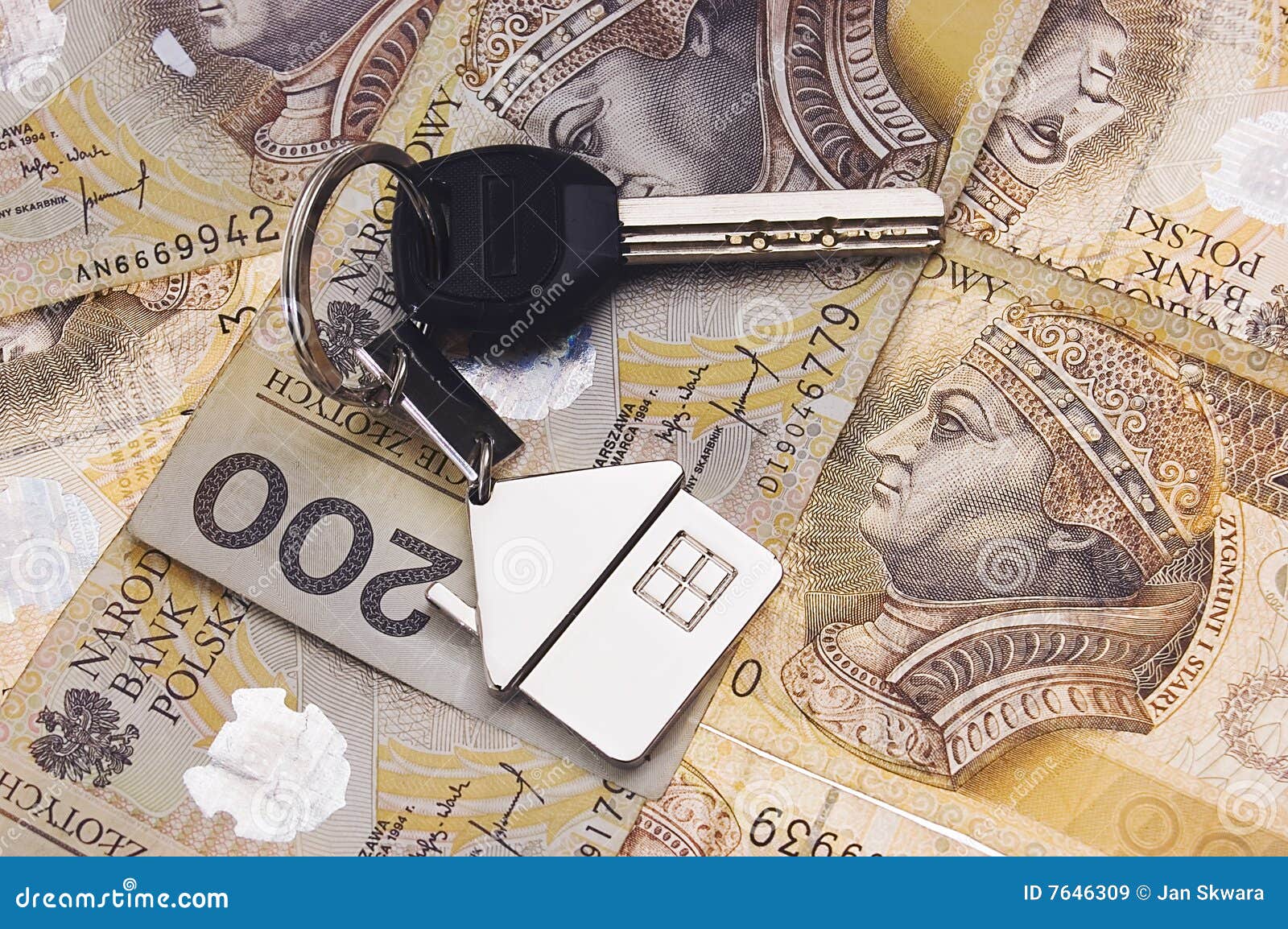 Keys on money stock image. Image of loan, building, invest - 7646309