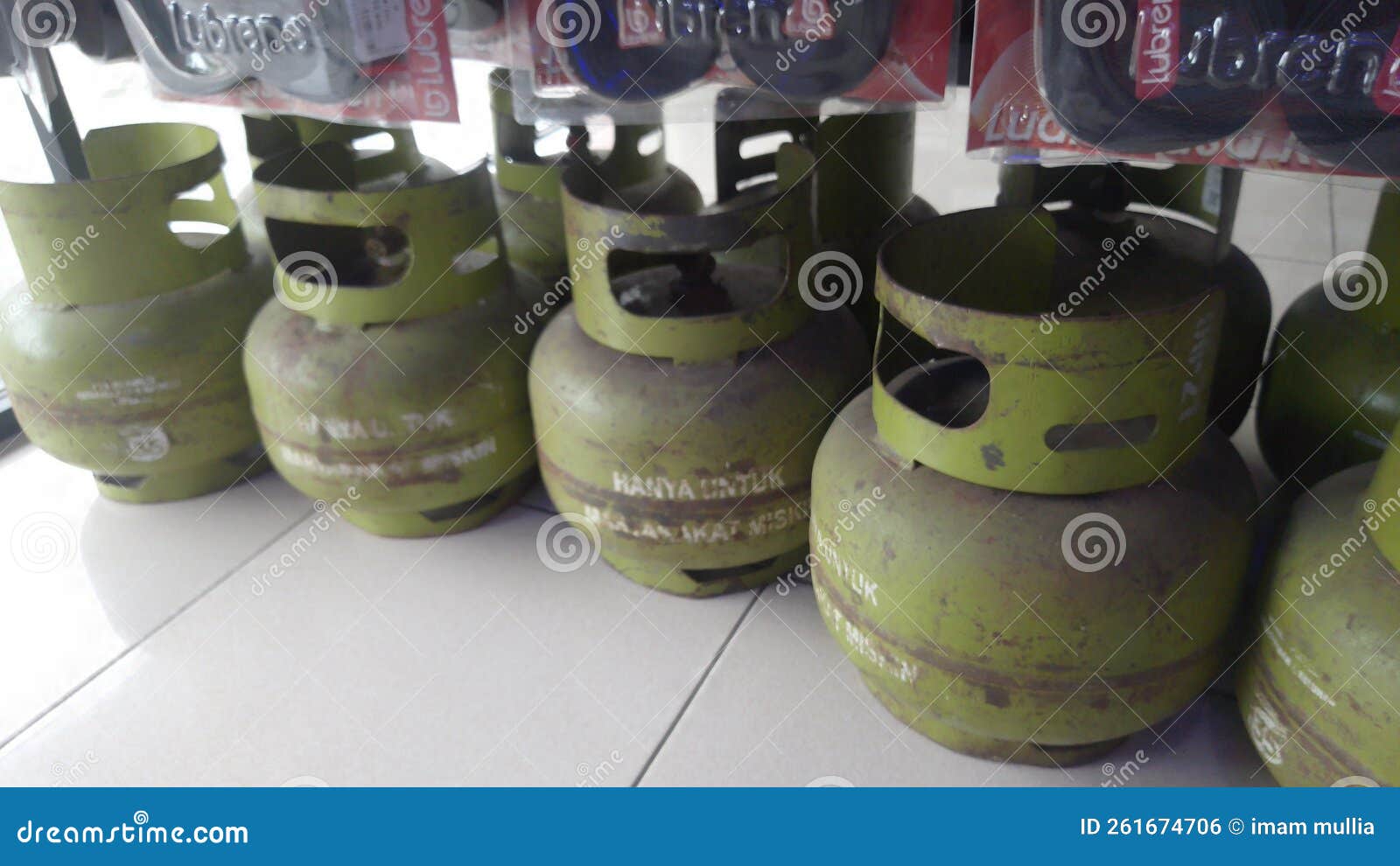 3kg gas cylinder editorial photo. Image of green, drink - 261674706