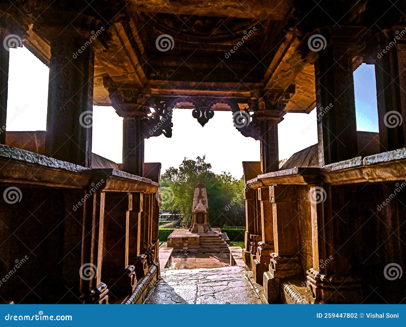 Khajuraho Temple and Shadow Stock Photo - Image of monastery, house ...