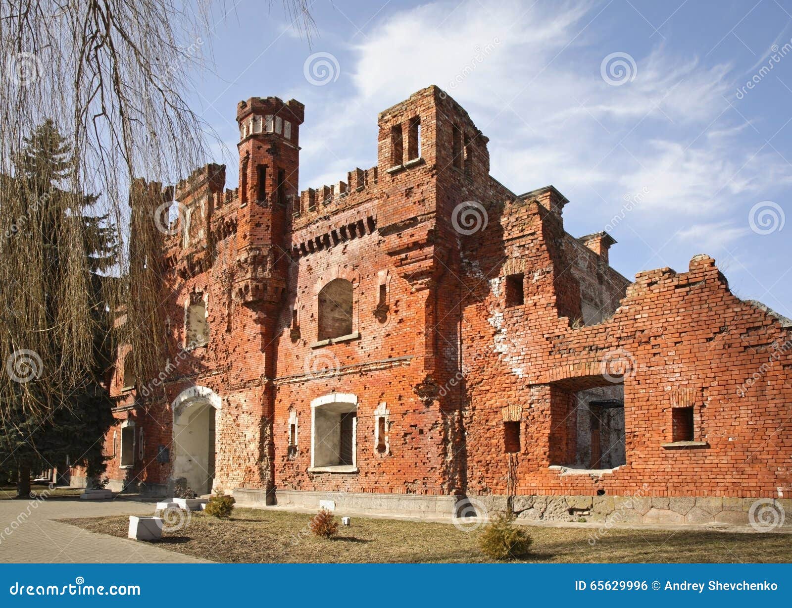 Kholm Gate of Brest-Litovsk Fortres in Brest. Brest Stock Photo - Image ...