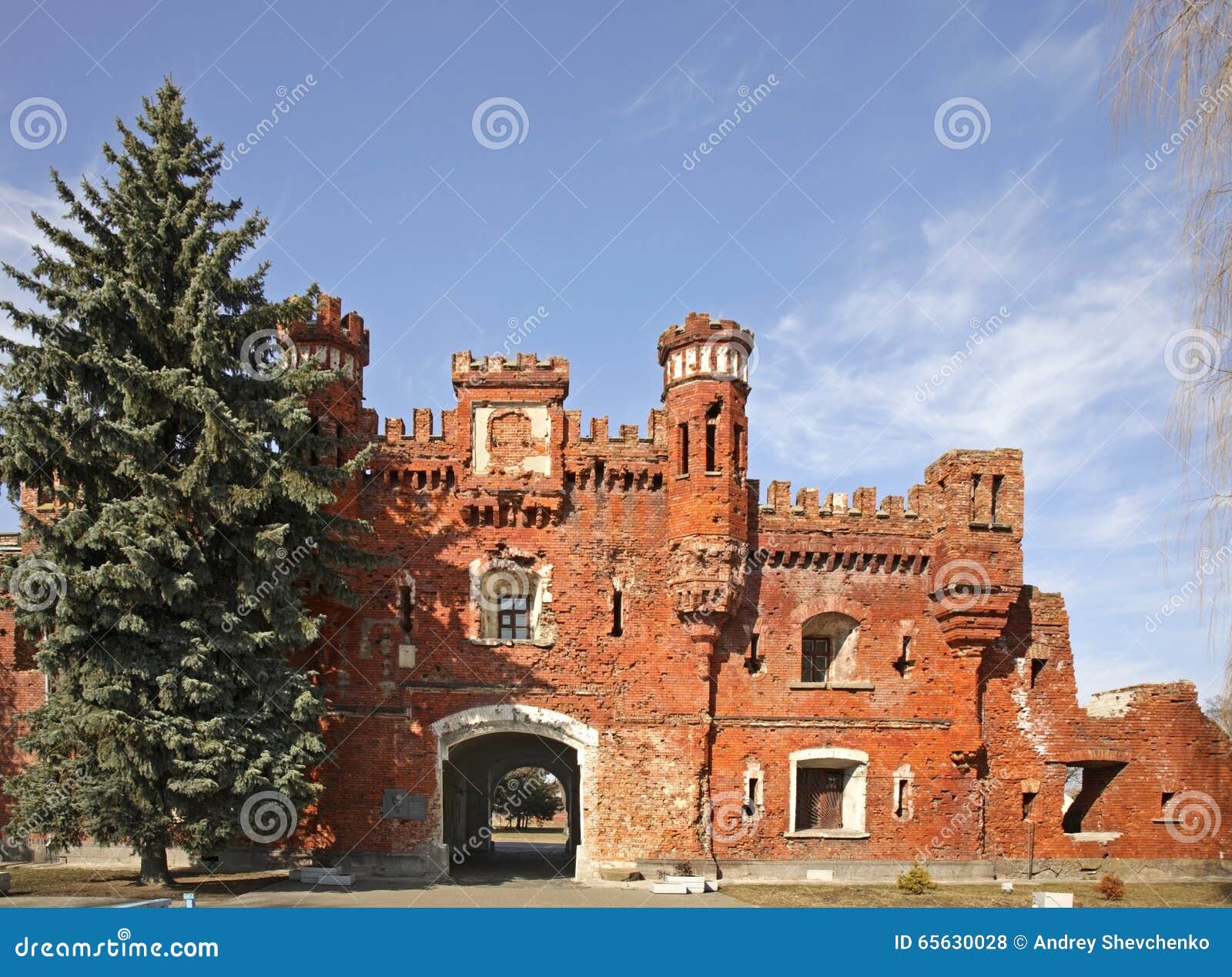 Kholm Gate of Brest-Litovsk Fortres in Brest. Brest Stock Photo - Image ...