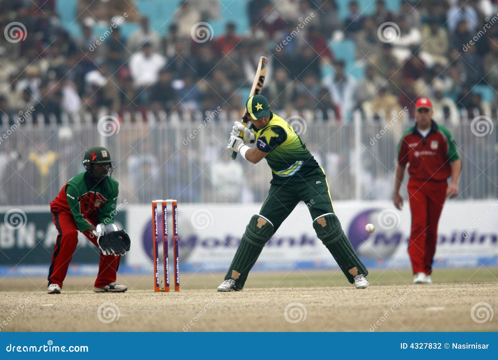 Khurram Manzoor editorial photography. Image of bowled - 4327832