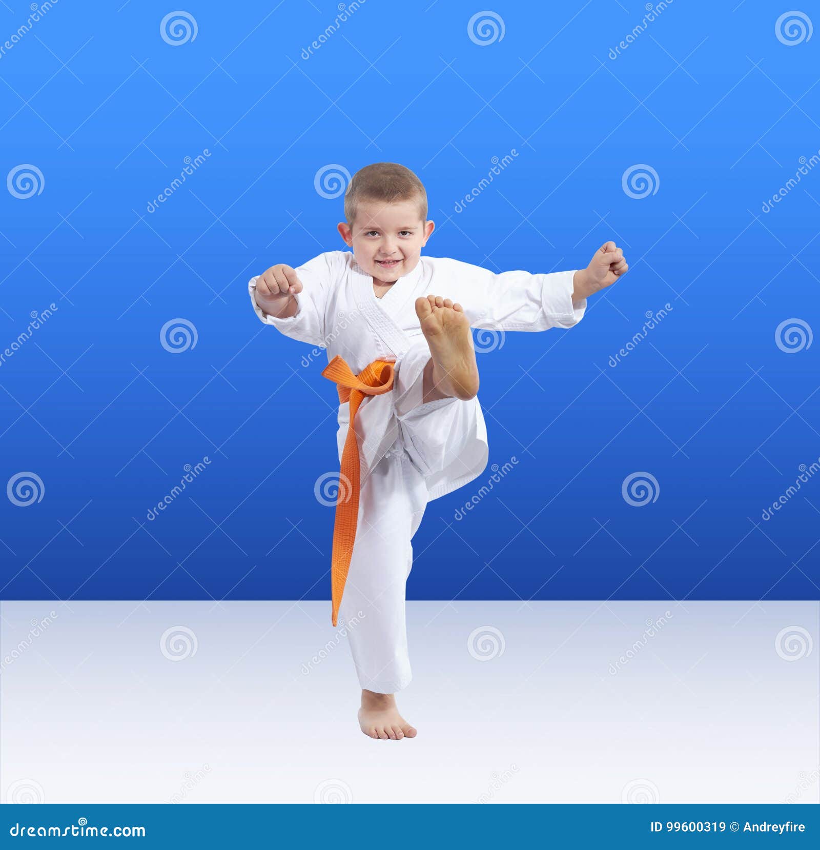 Kick Leg Athlete is Training Stock Image - Image of karategi, kung ...