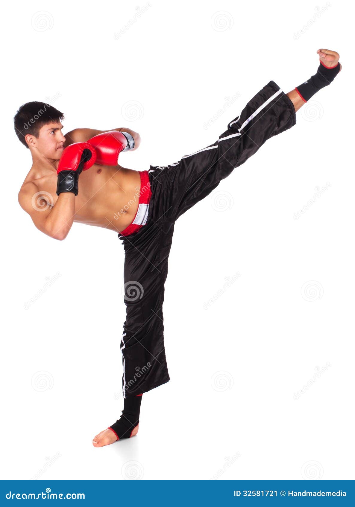Kickboxer masculino joven imagen de archivo. Imagen de entrenamiento ...