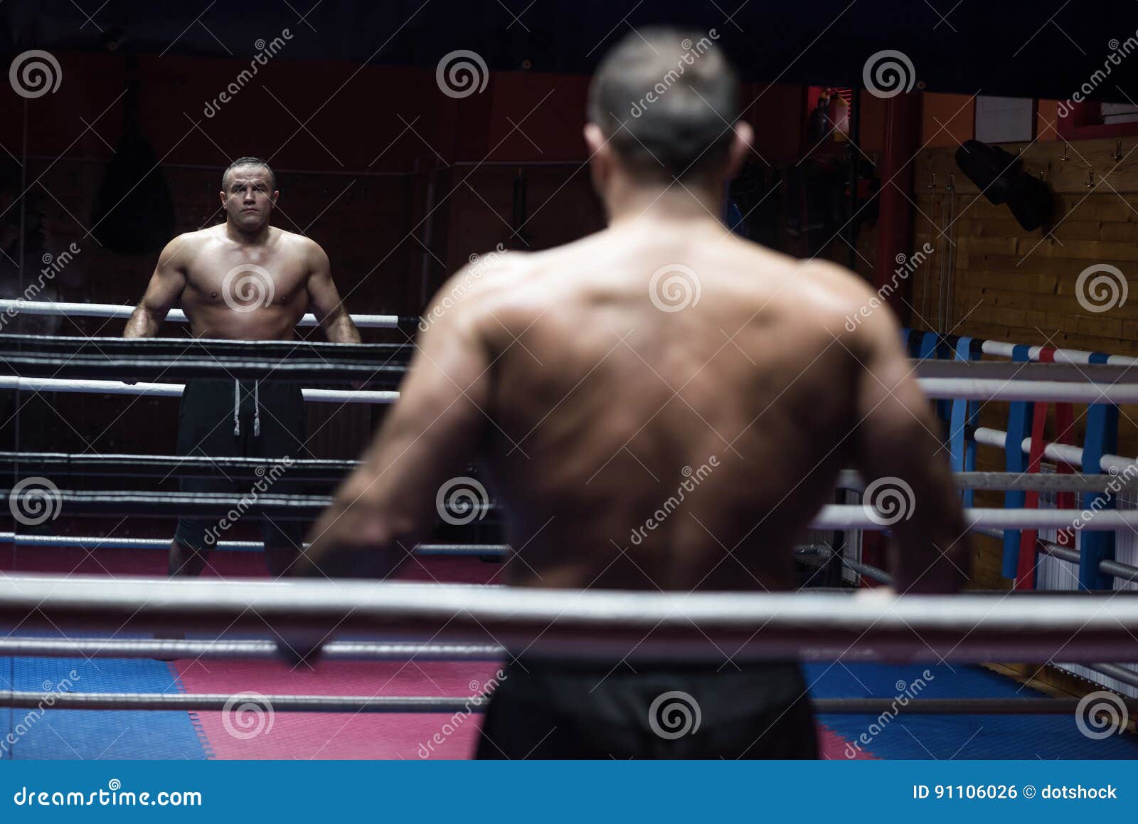 Kickboxer Profesional Muscular Foto de archivo - Imagen de gimnasio ...