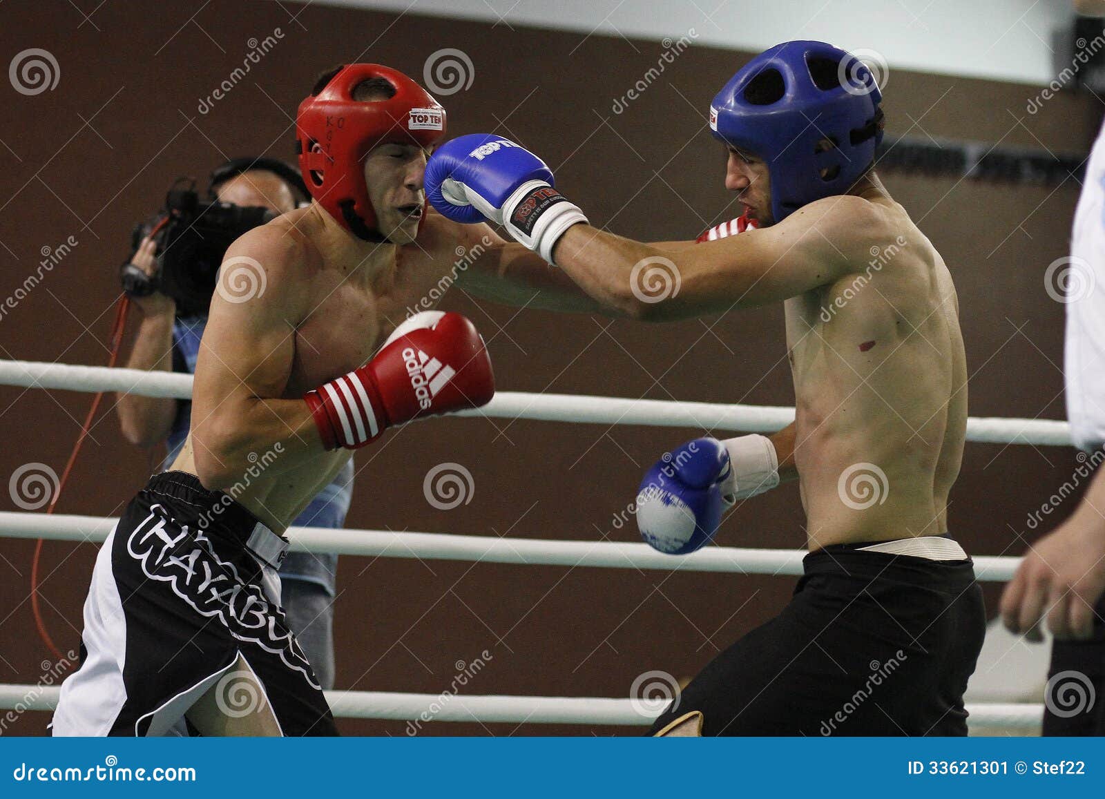 Kickboxing-Kampf - Durchschlag Redaktionelles Foto - Bild von ...