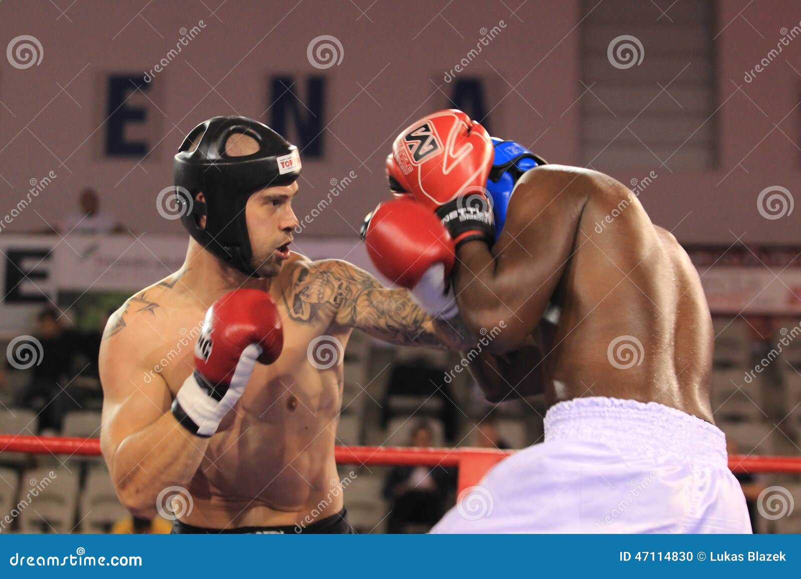 Kickboxing - Low Kick Combat Editorial Image - Image of kick, indoor ...