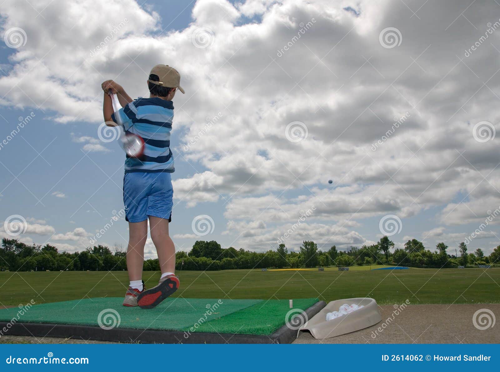 Kid Golfing stock photo. Image of child, driver, driving - 2614062