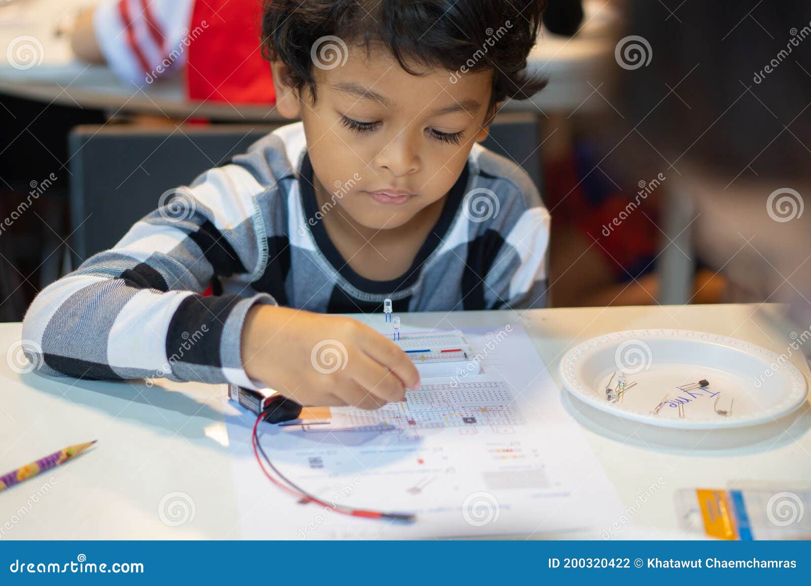 Kid Learn To Connect Electric Circuits in the Classroom Stock Photo ...