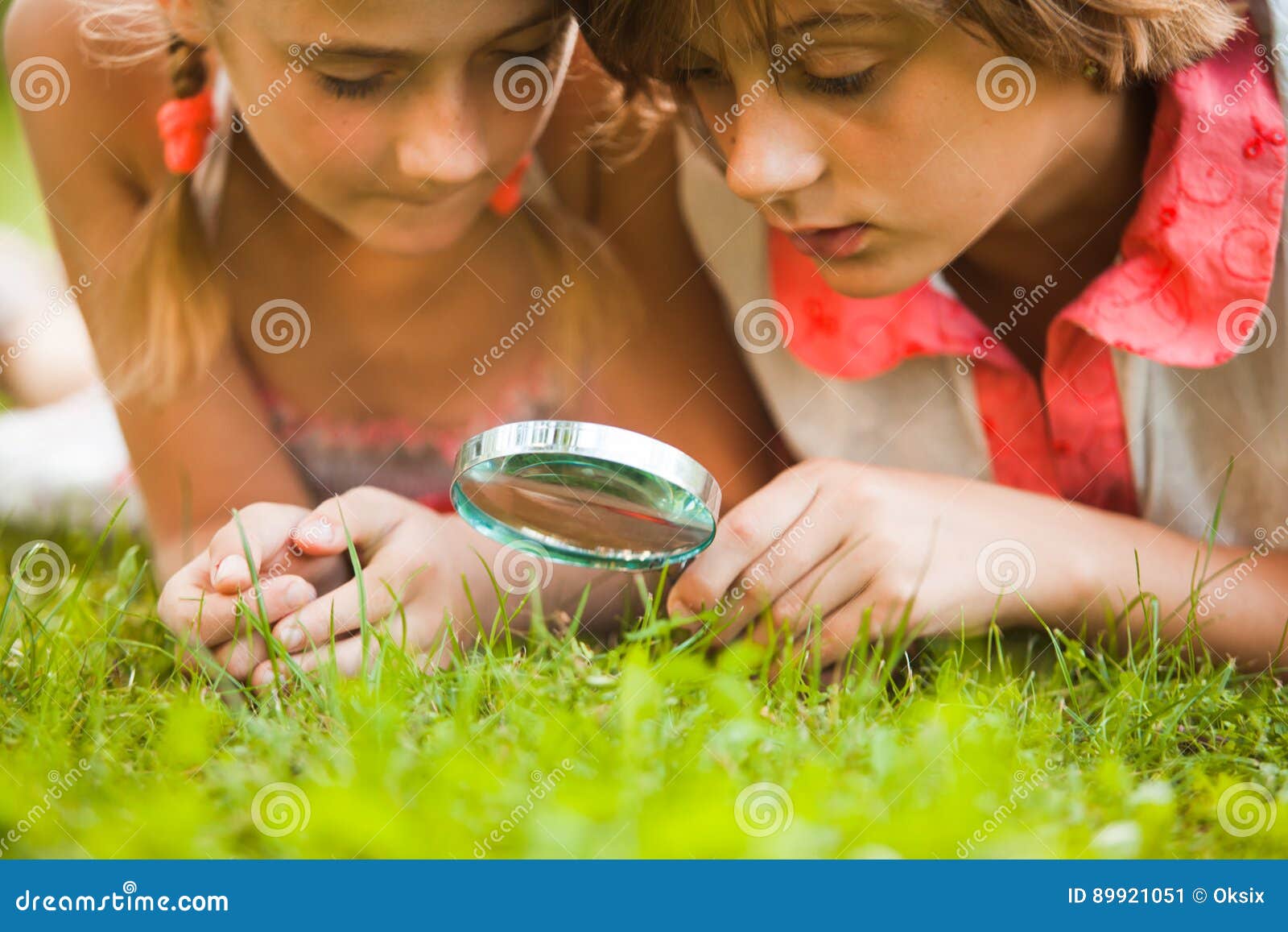 Kid with magnifying glass stock image. Image of curiosity - 89921051