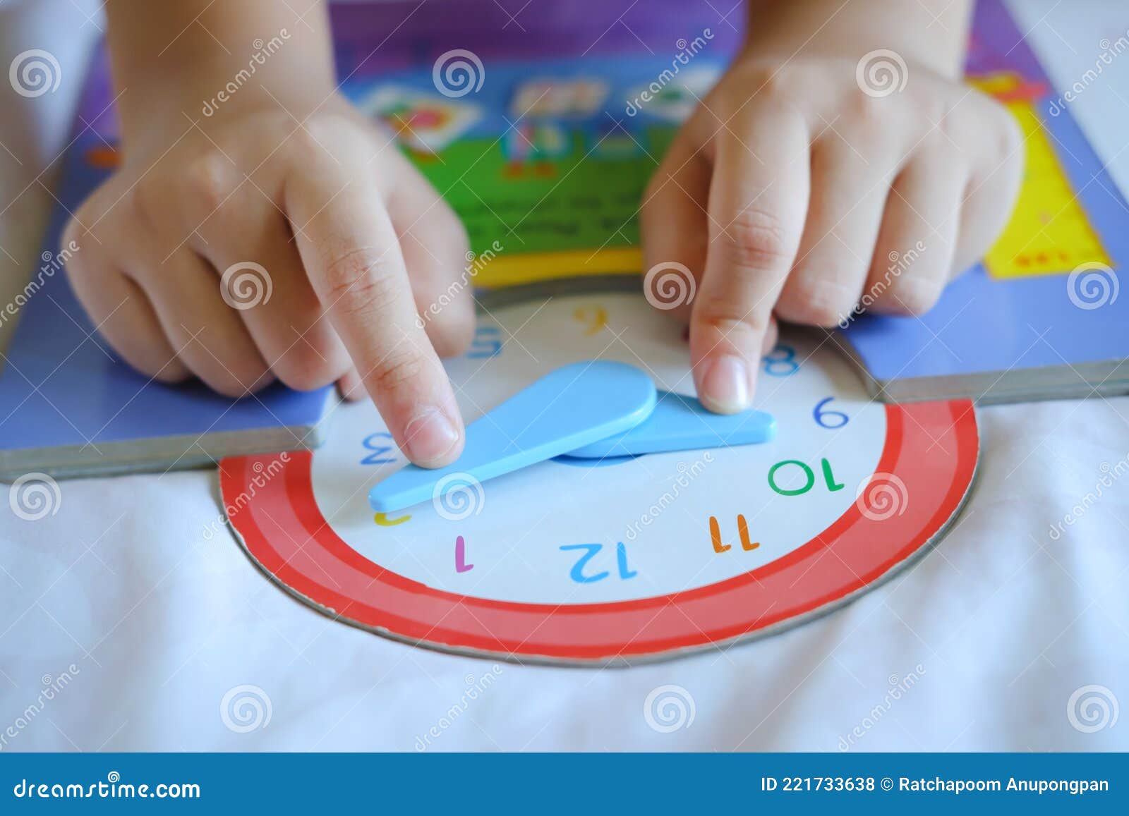 Kid Play Telling Time Game, Young Children To Learn How To Read an ...