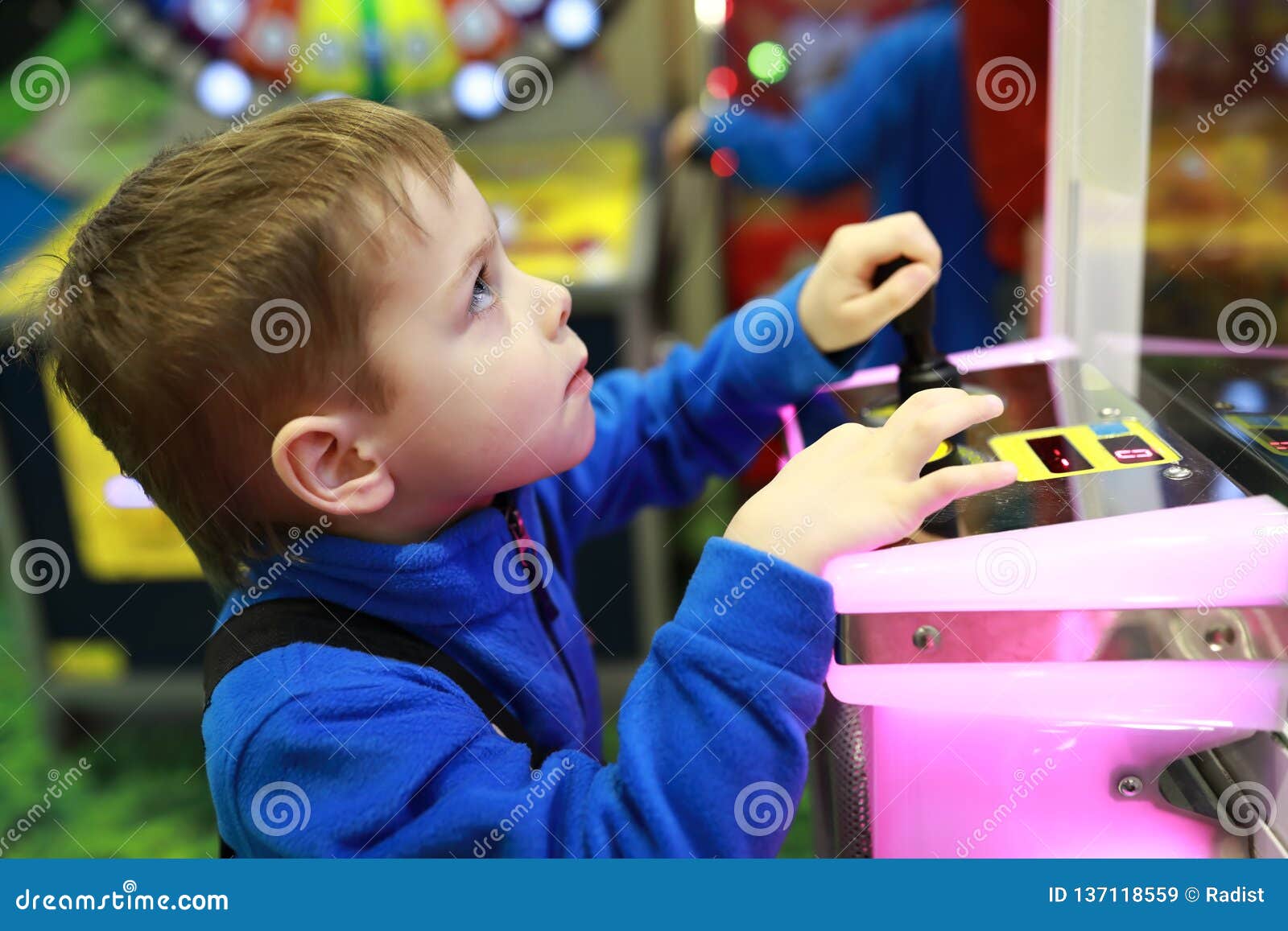 Kid playing arcade game stock image. Image of inside - 137118559