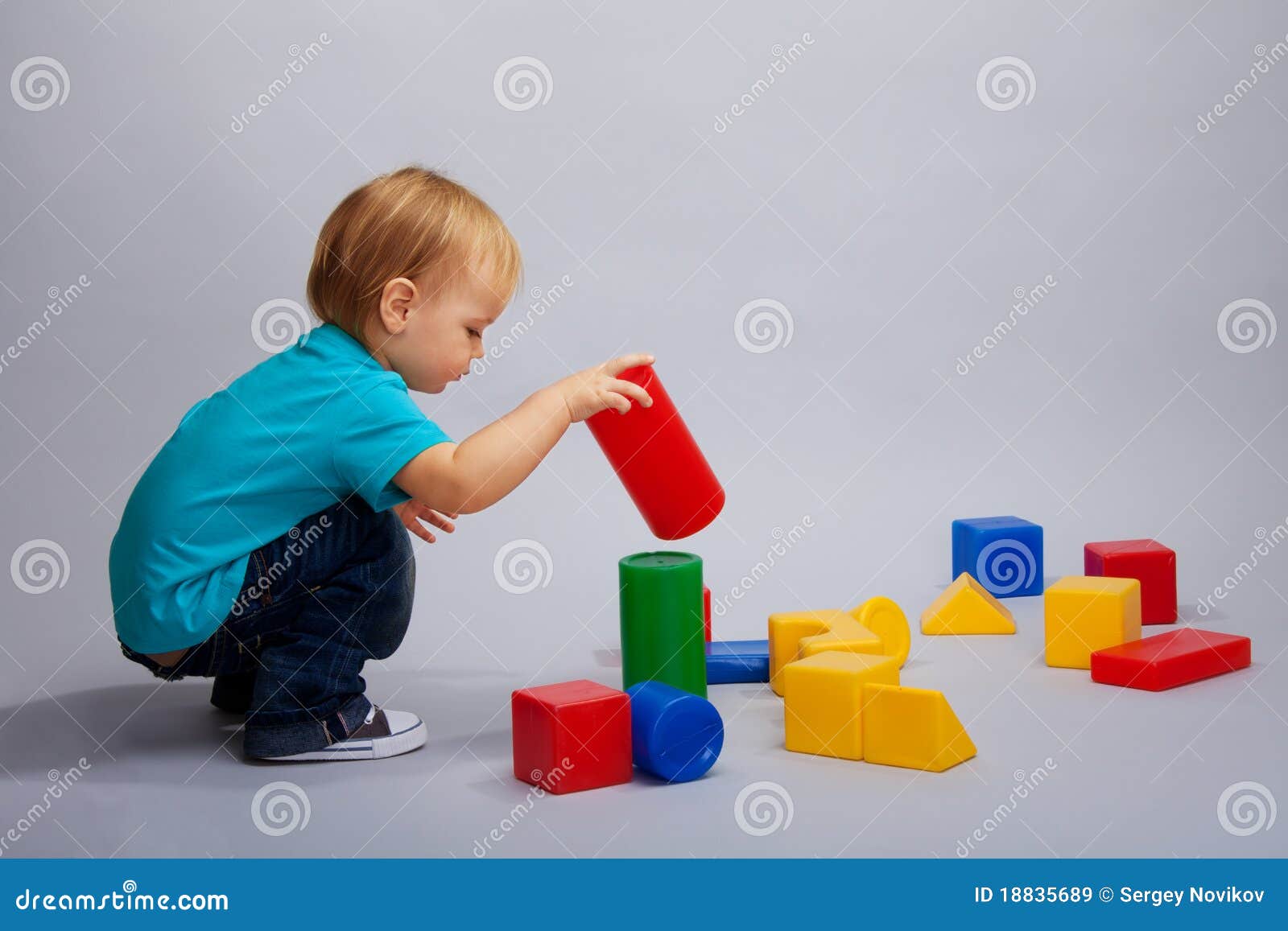Kid playing with blocks stock image. Image of cube, library - 18835689