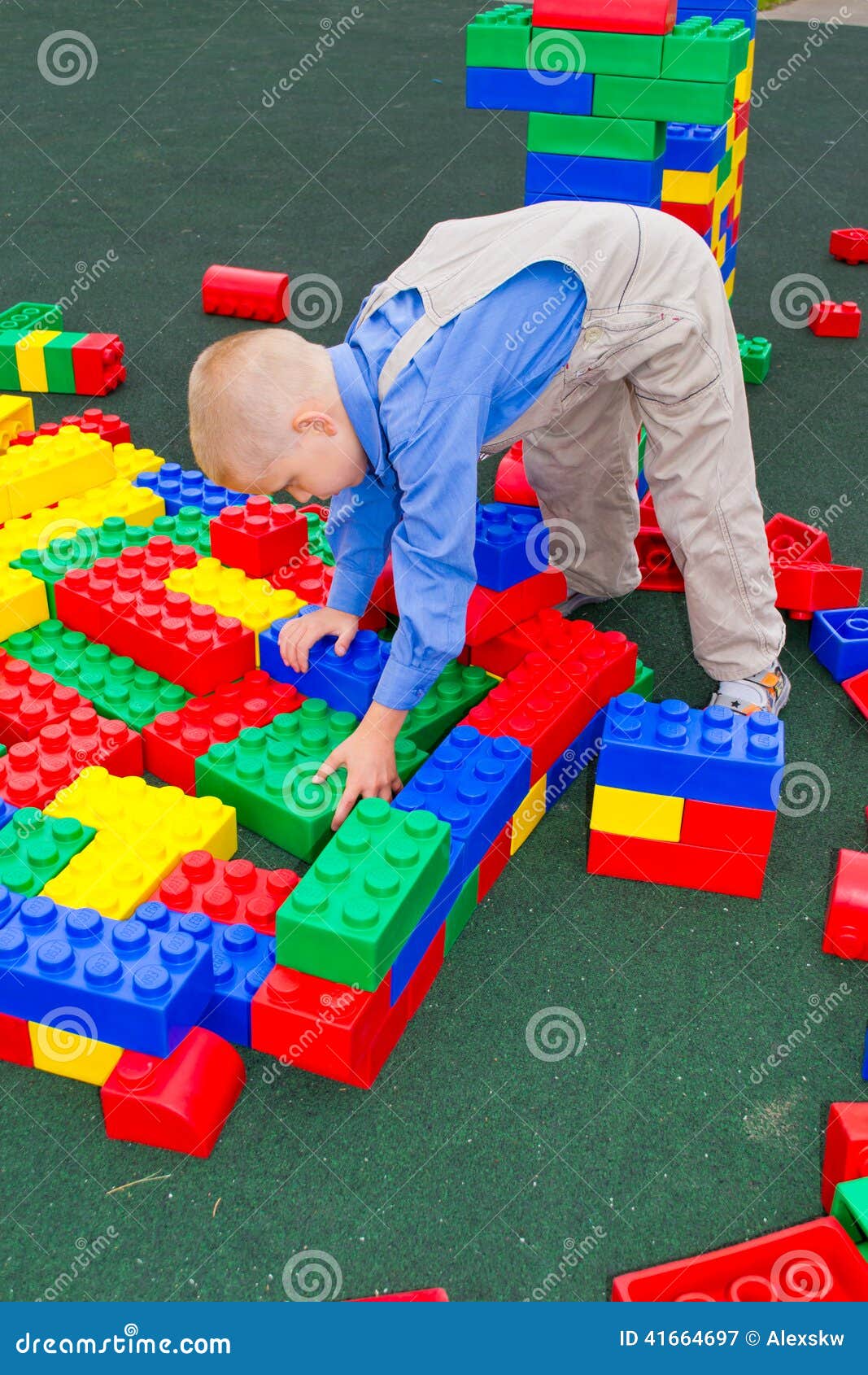 Kid playing with cubes stock image. Image of build, creativity - 41664697