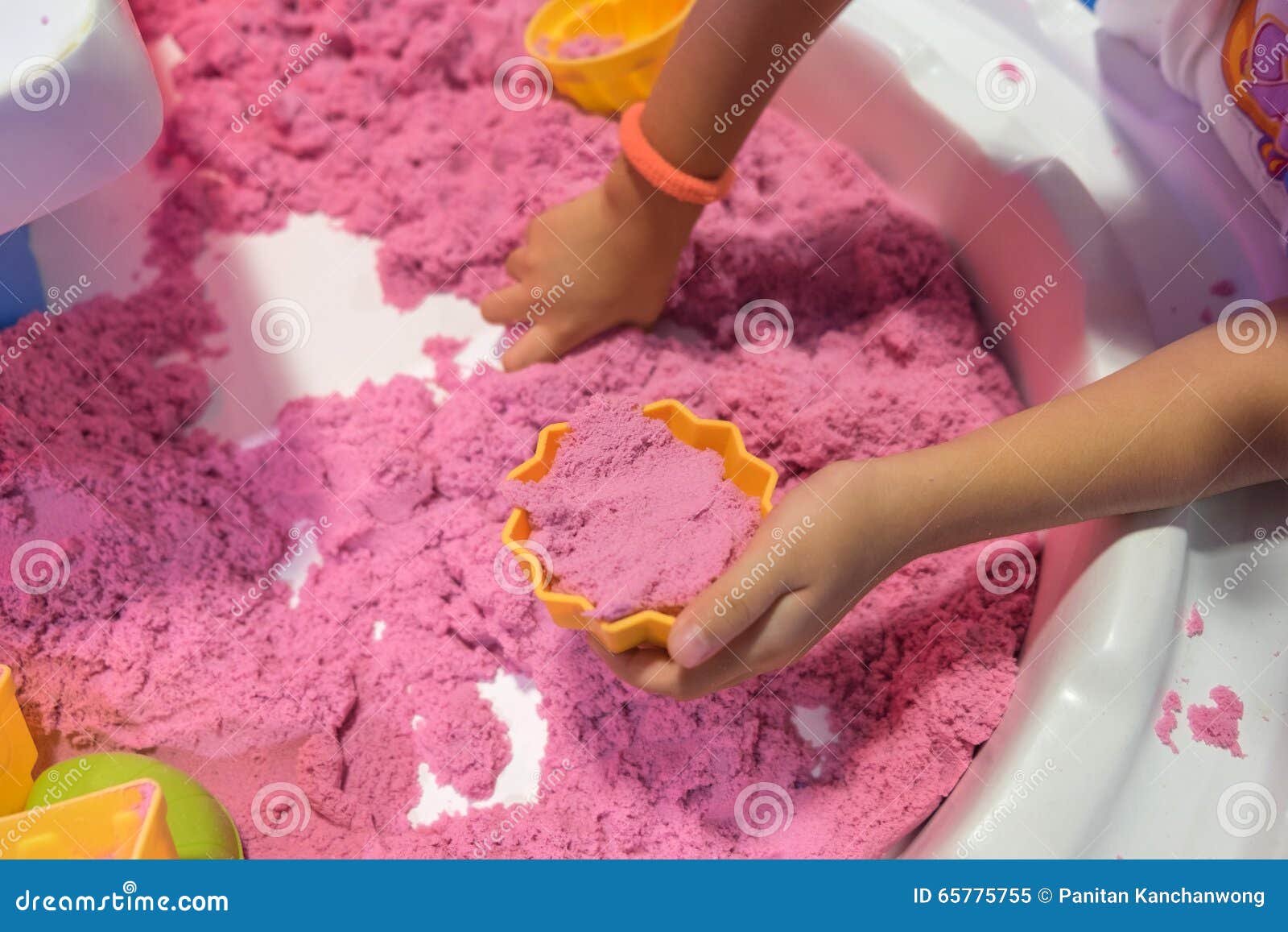 Kid playing kinetic sand stock image. Image of smile - 65775755