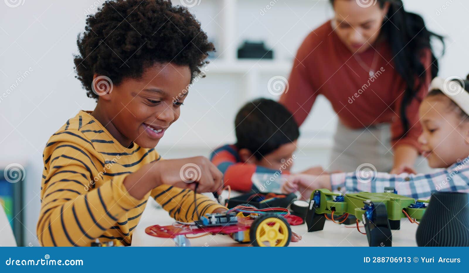 Kid, Robot Wire and Learning in School, Studying and Knowledge of ...