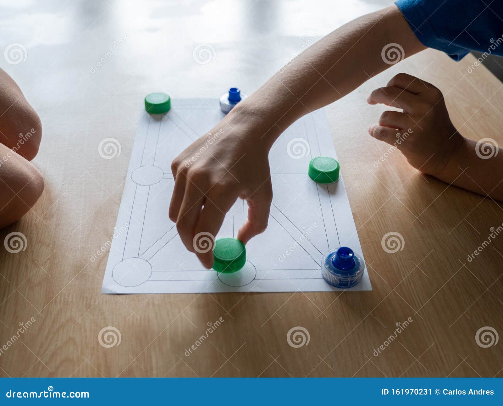 Kid`s Hand Playing Tic-tac-toe Stock Image - Image of childhood, play ...