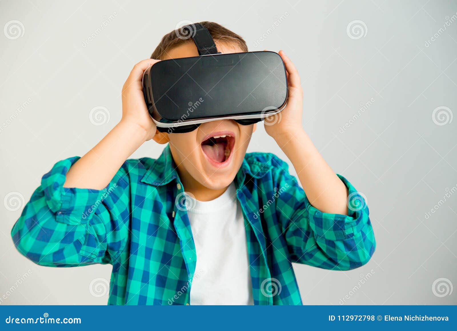 Kid in vr headset stock photo. Image of caucasian, reality - 112972798