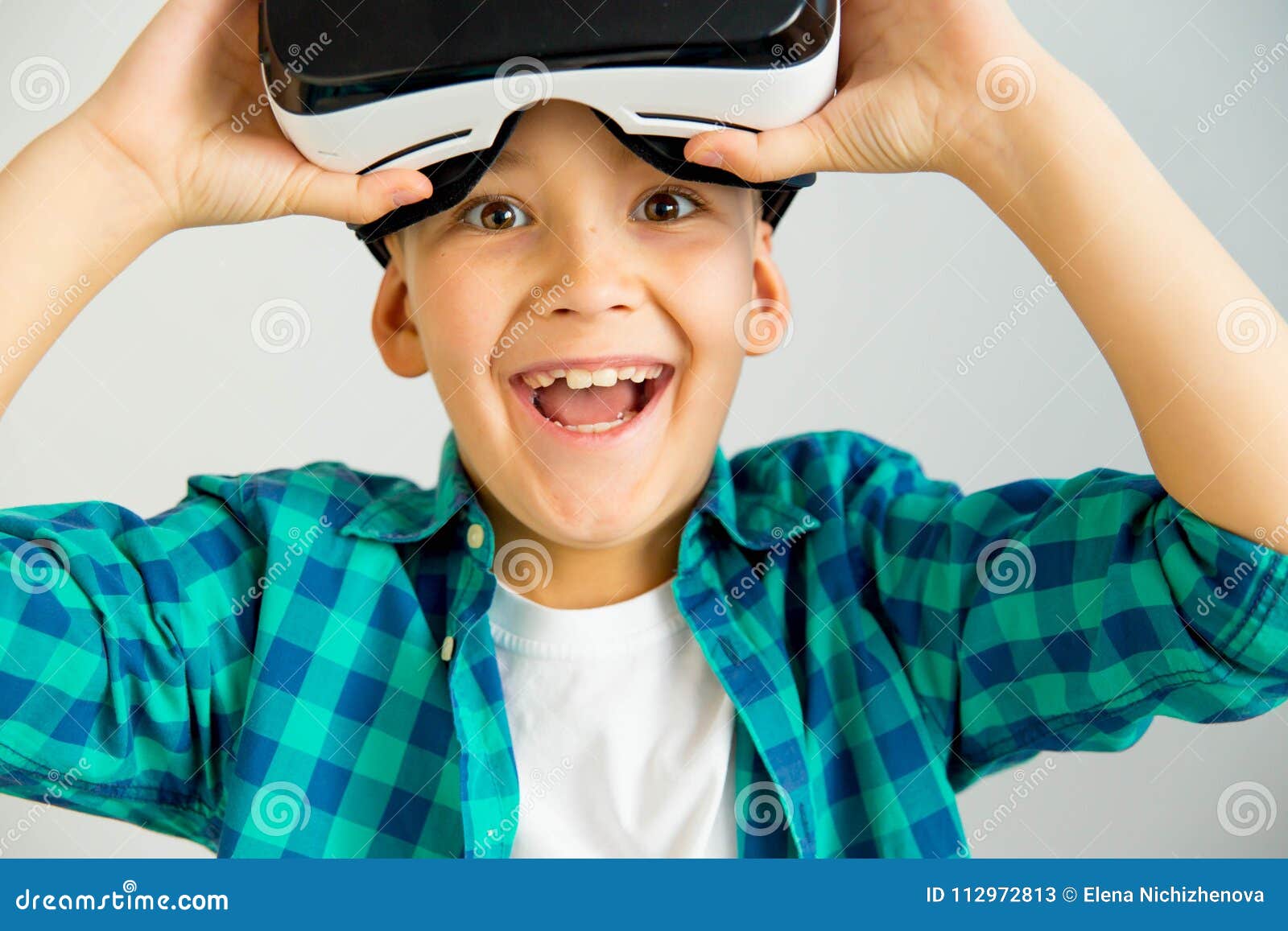 Kid in vr headset stock image. Image of reality, game - 112972813