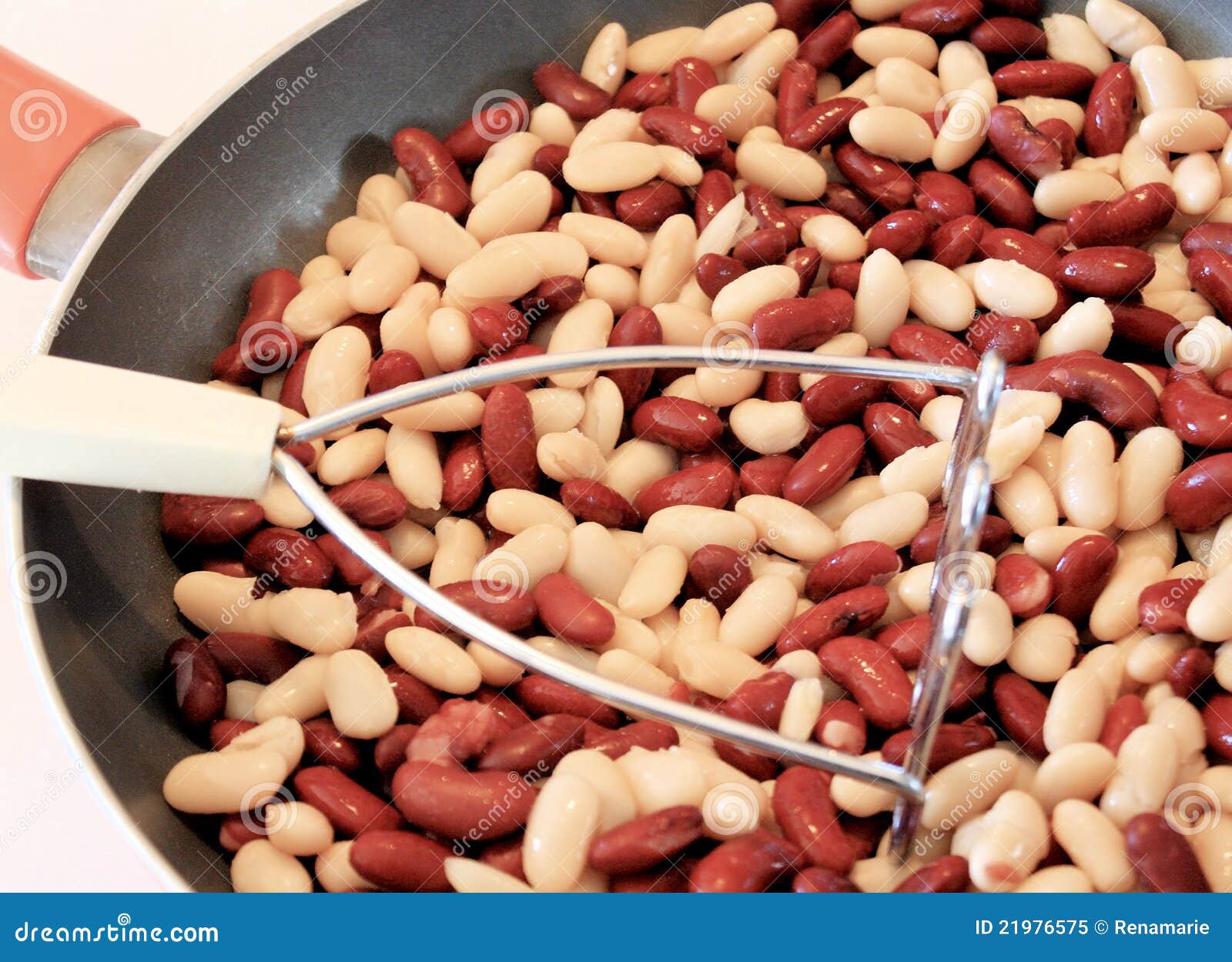 Kidney Beans in Skillet stock image. Image of bean, frying - 21976575