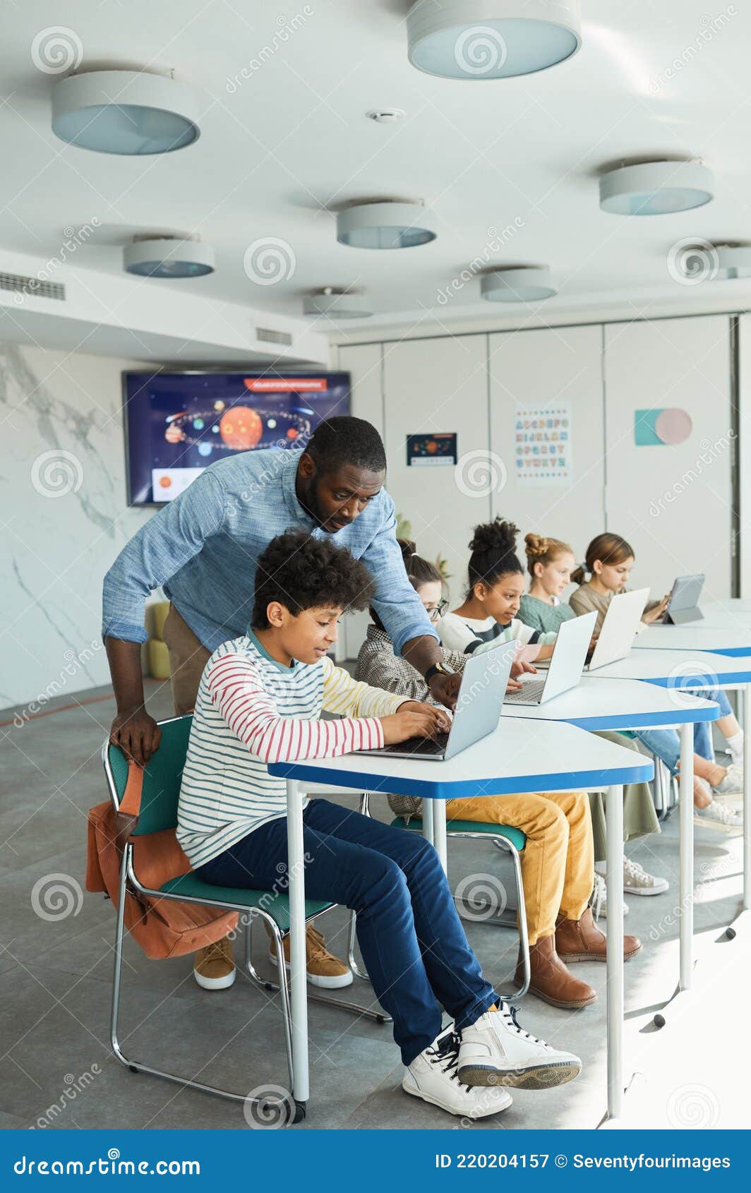 Kids in it Class at School stock image. Image of group - 220204157