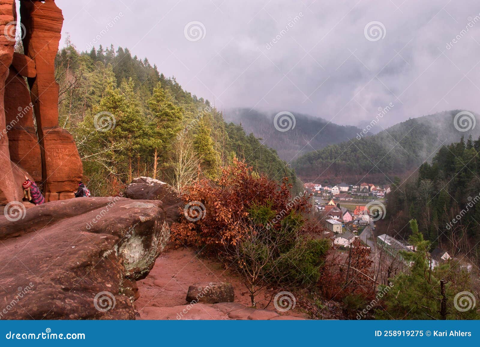 Kids Climbing on Devil S Table Editorial Image - Image of landscape ...