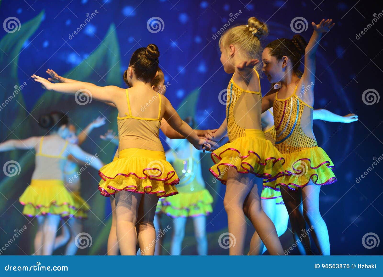 Kids dancing modern dance editorial photo. Image of elegance - 96563876